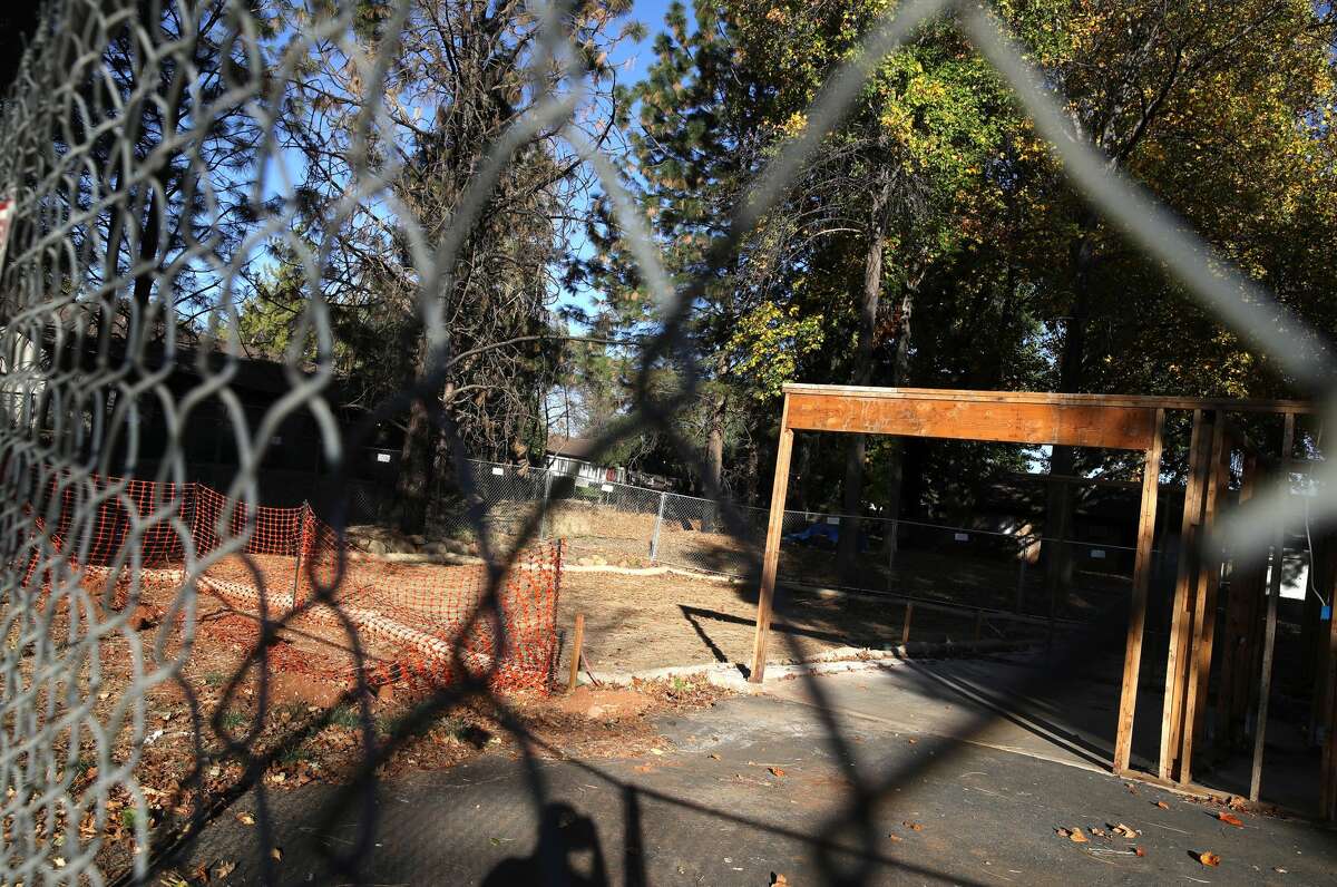 One year later, before-and-after photos show Camp Fire's enduring ...