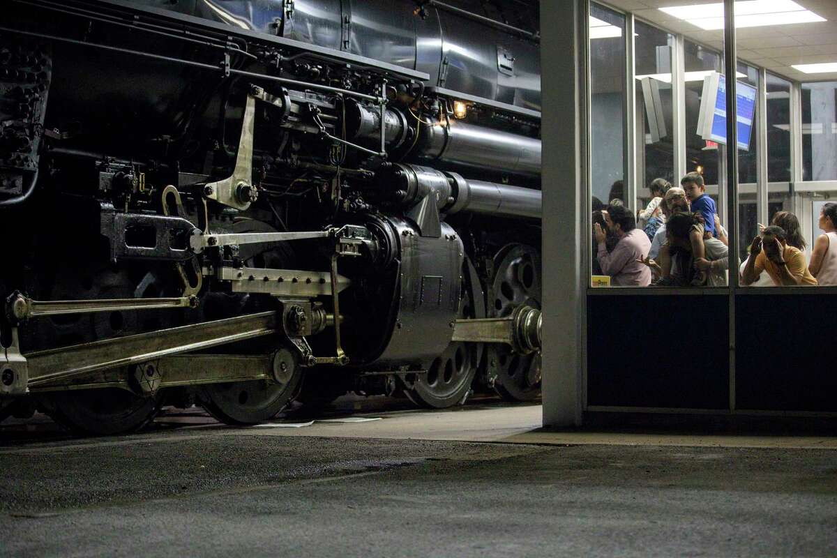 Big Boy headed for Houston as world’s largest steam train chuffs ...