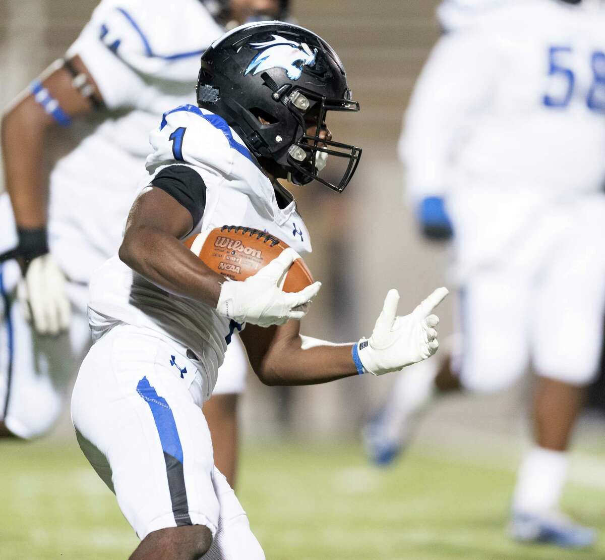 Eisenhower edges Dekaney in 1-point victory