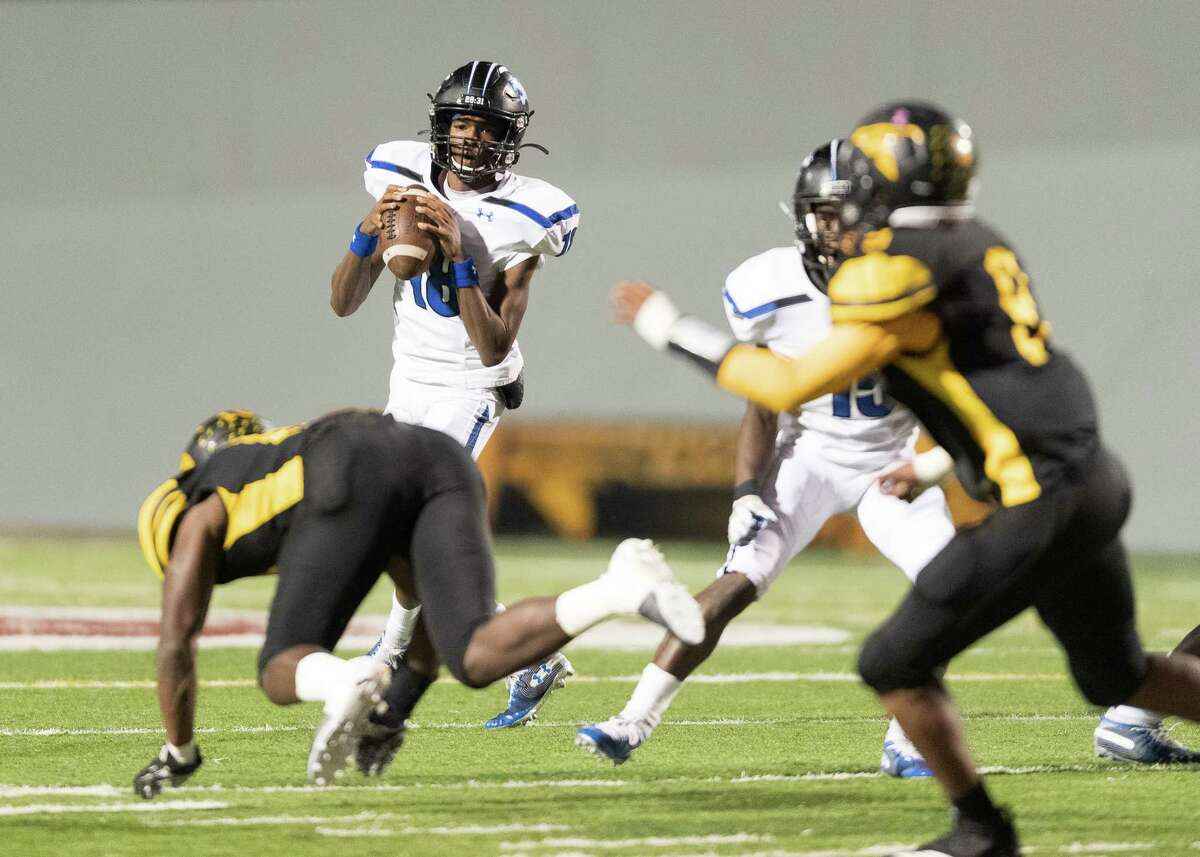 Eisenhower edges Dekaney in 1-point victory