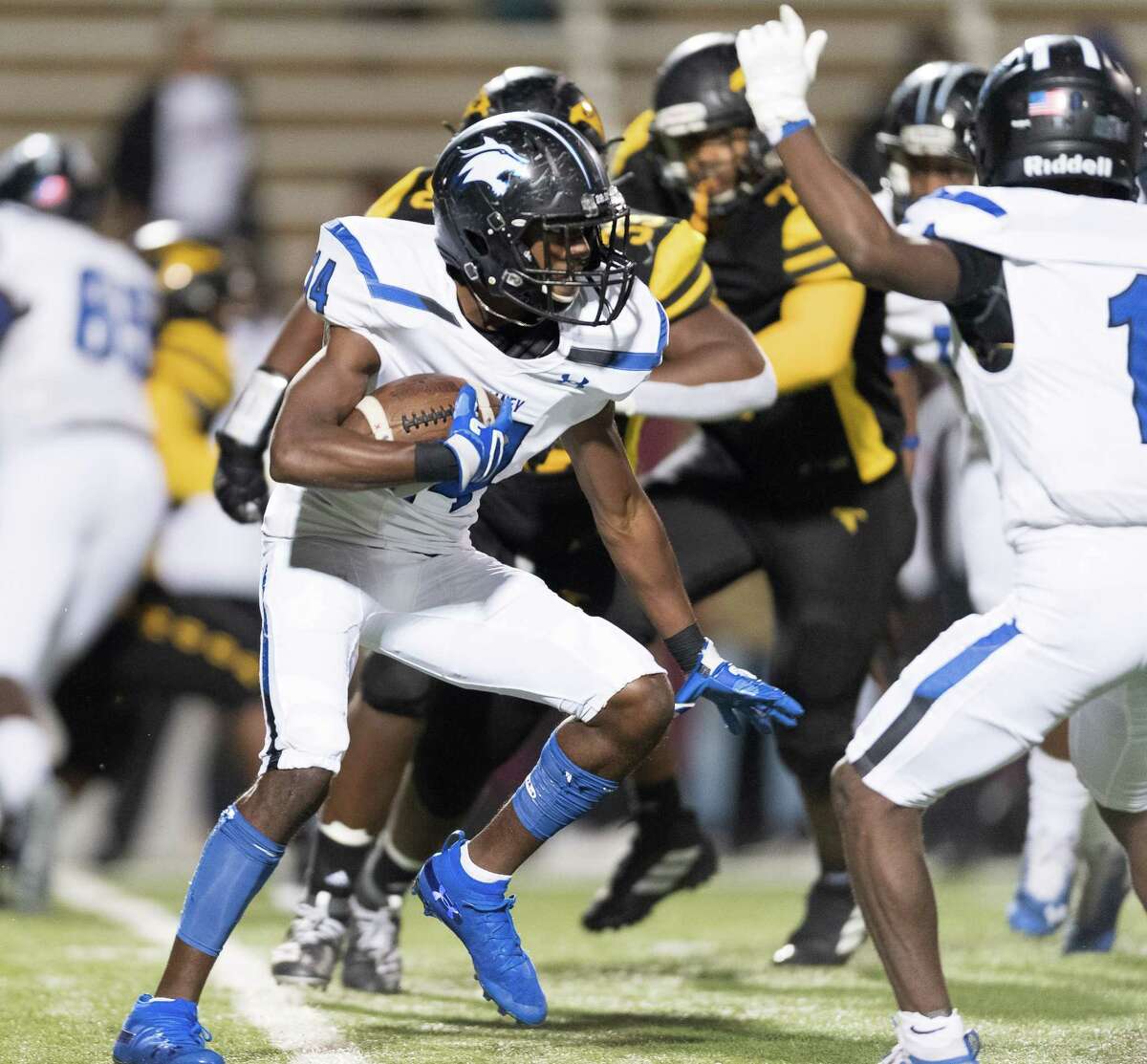 Eisenhower edges Dekaney in 1-point victory