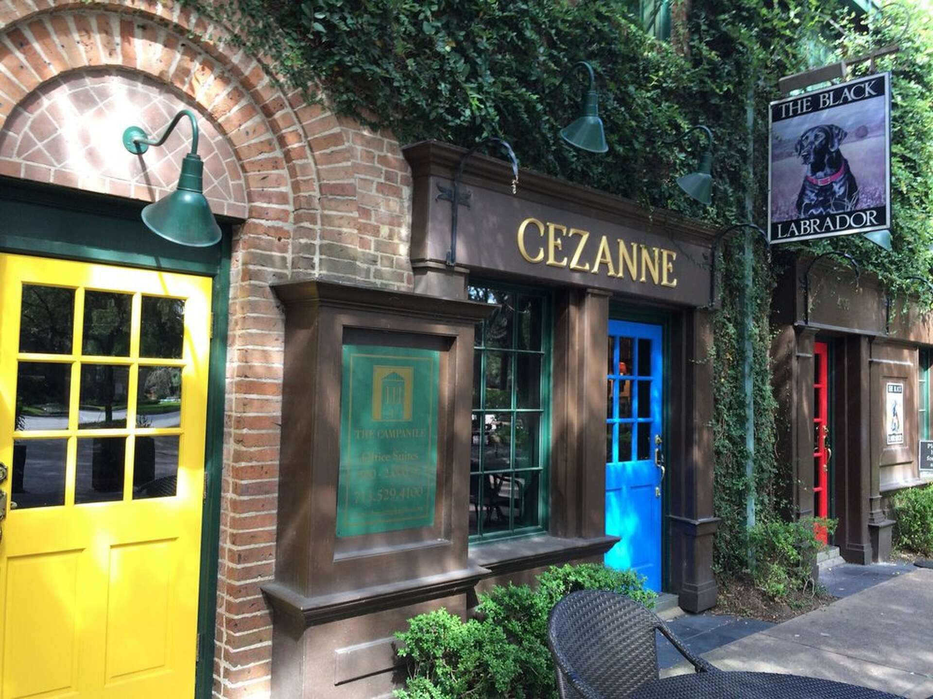 Hundreds of Pizza Hut locations expected to close in US