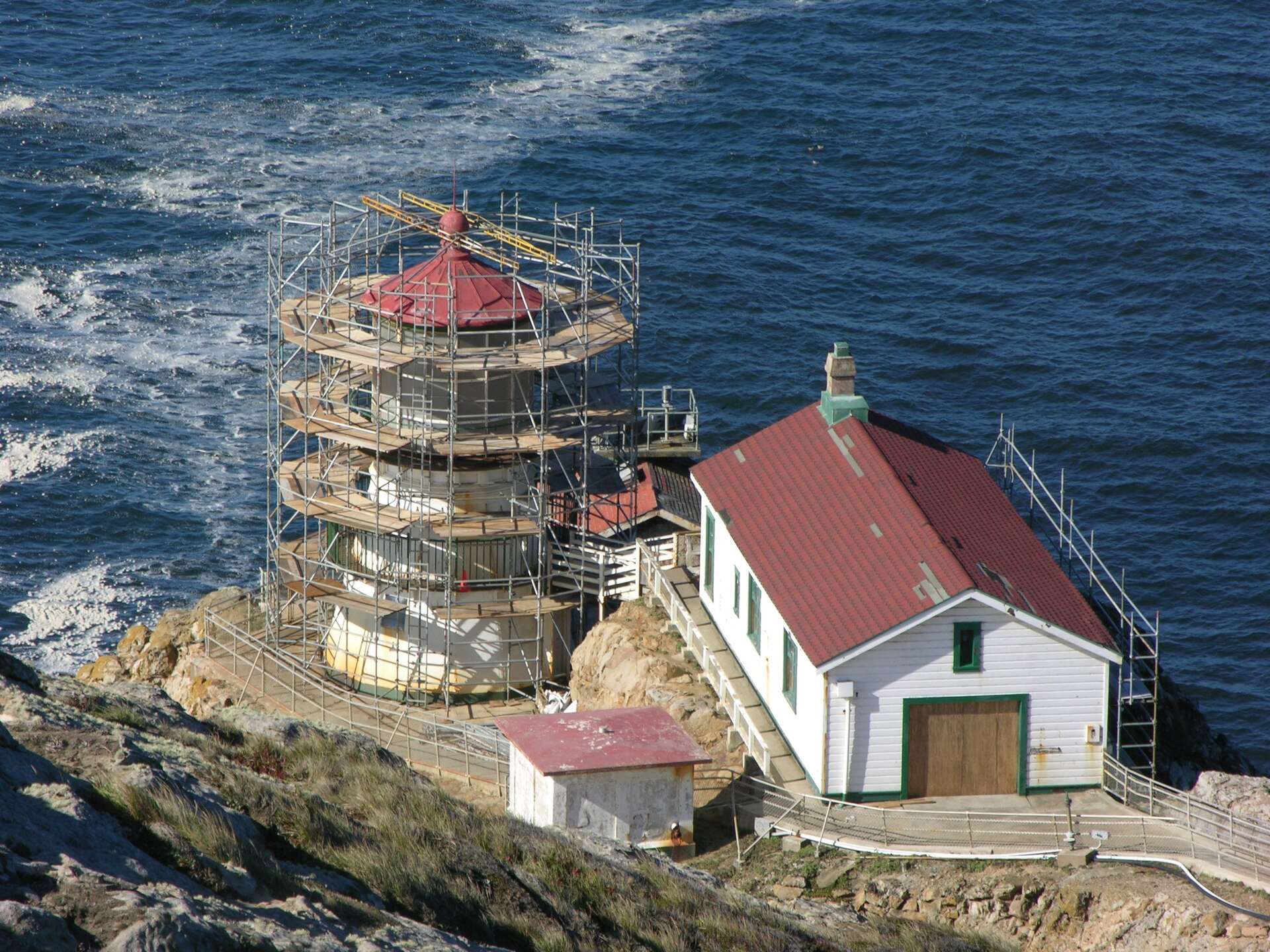 Before-&-after photos show Point Reyes Lighthouse's glorious restoration