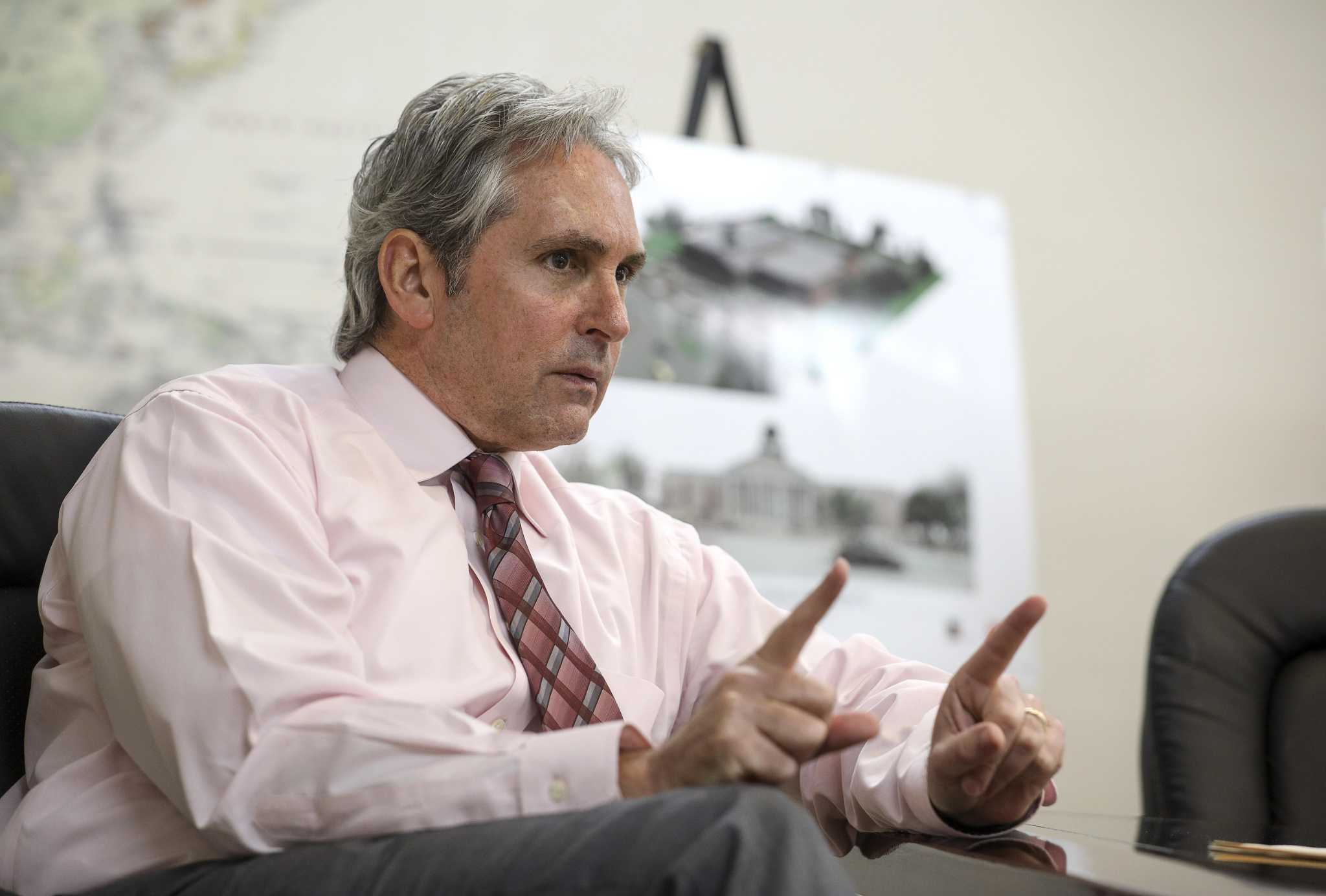 Pasadena’s mayor sought unity. His meetings show divide.