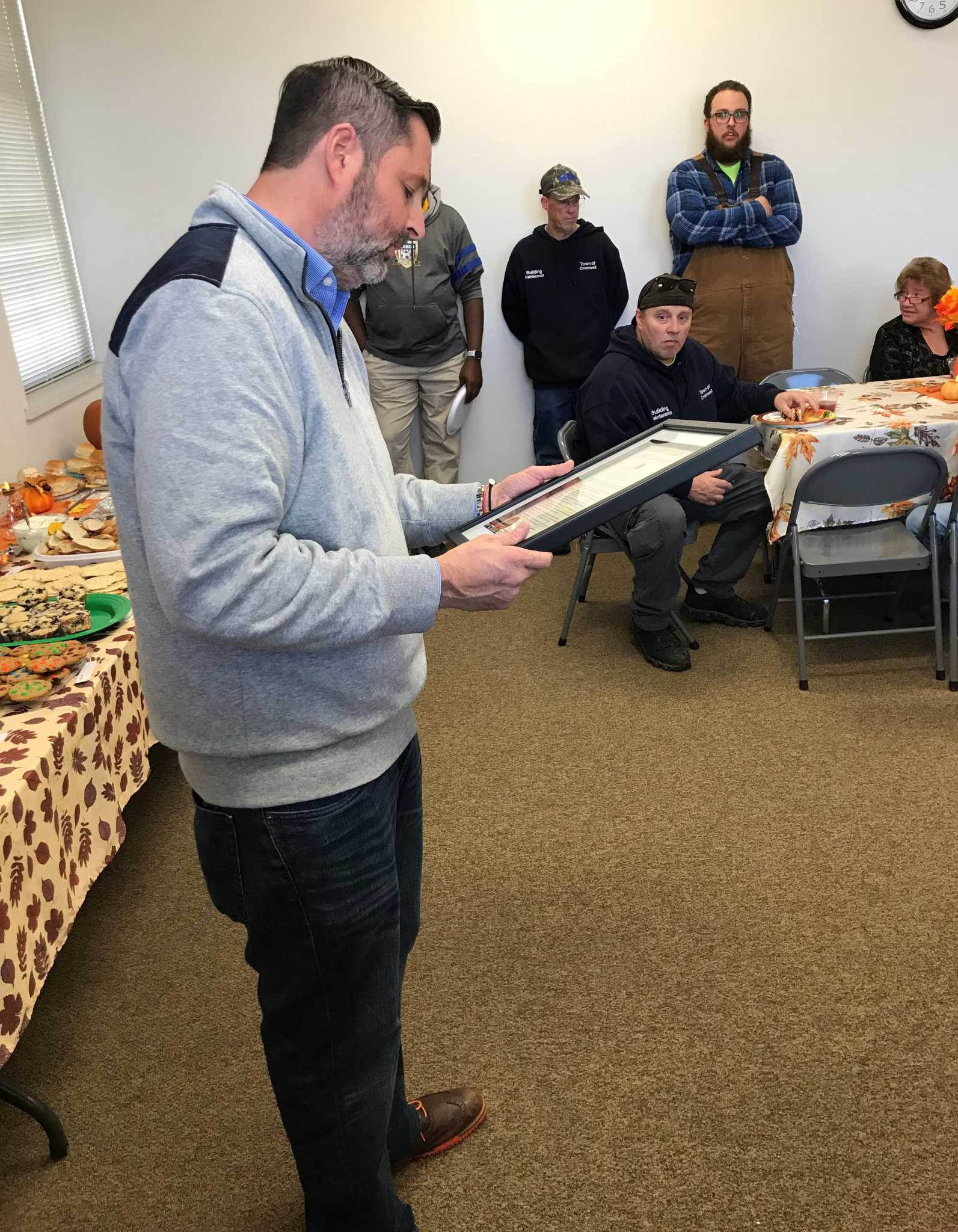 Cromwell bids so long to 2 retiring from the town clerk’s office