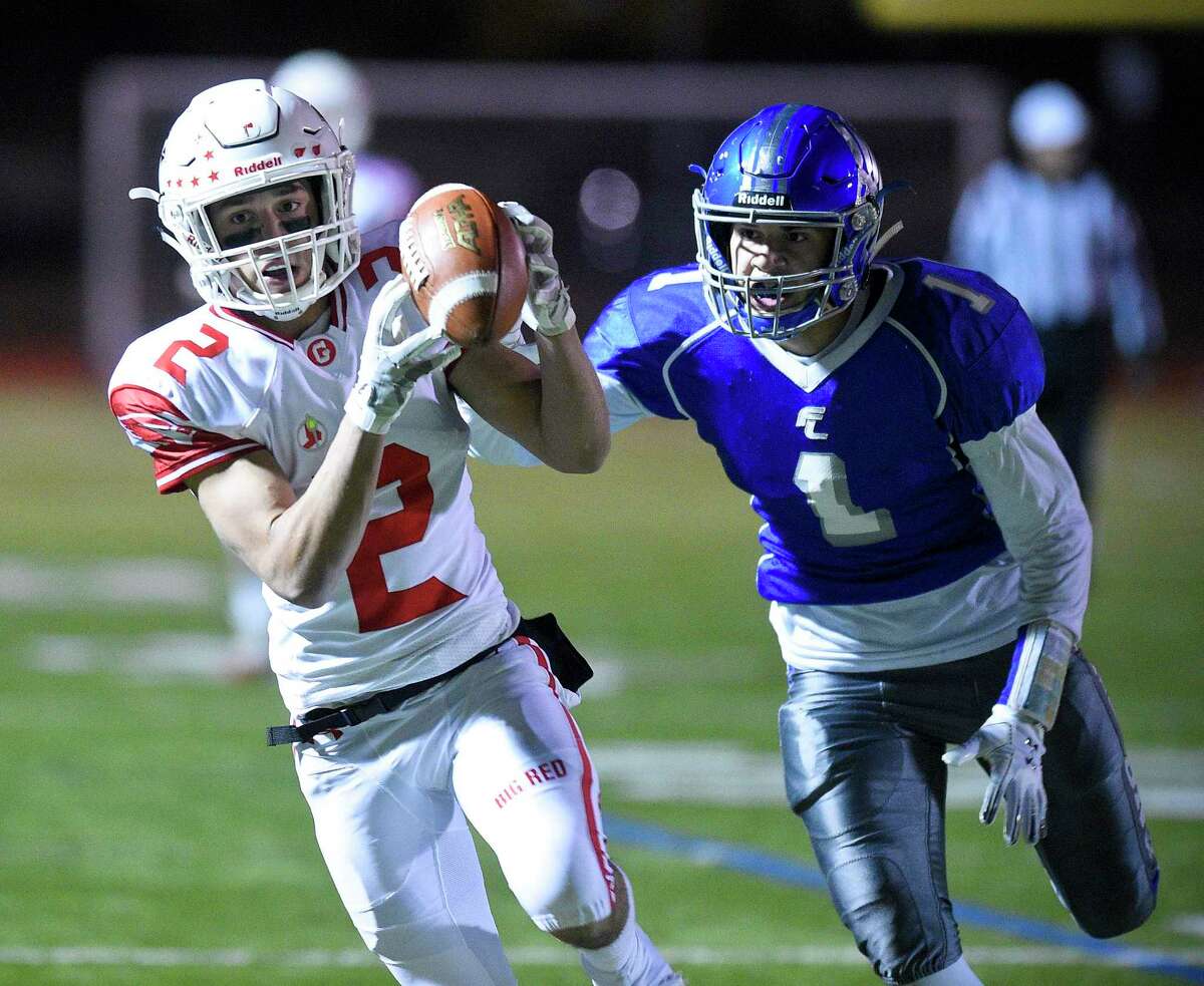 No. 4 Greenwich cruises past Ludlowe