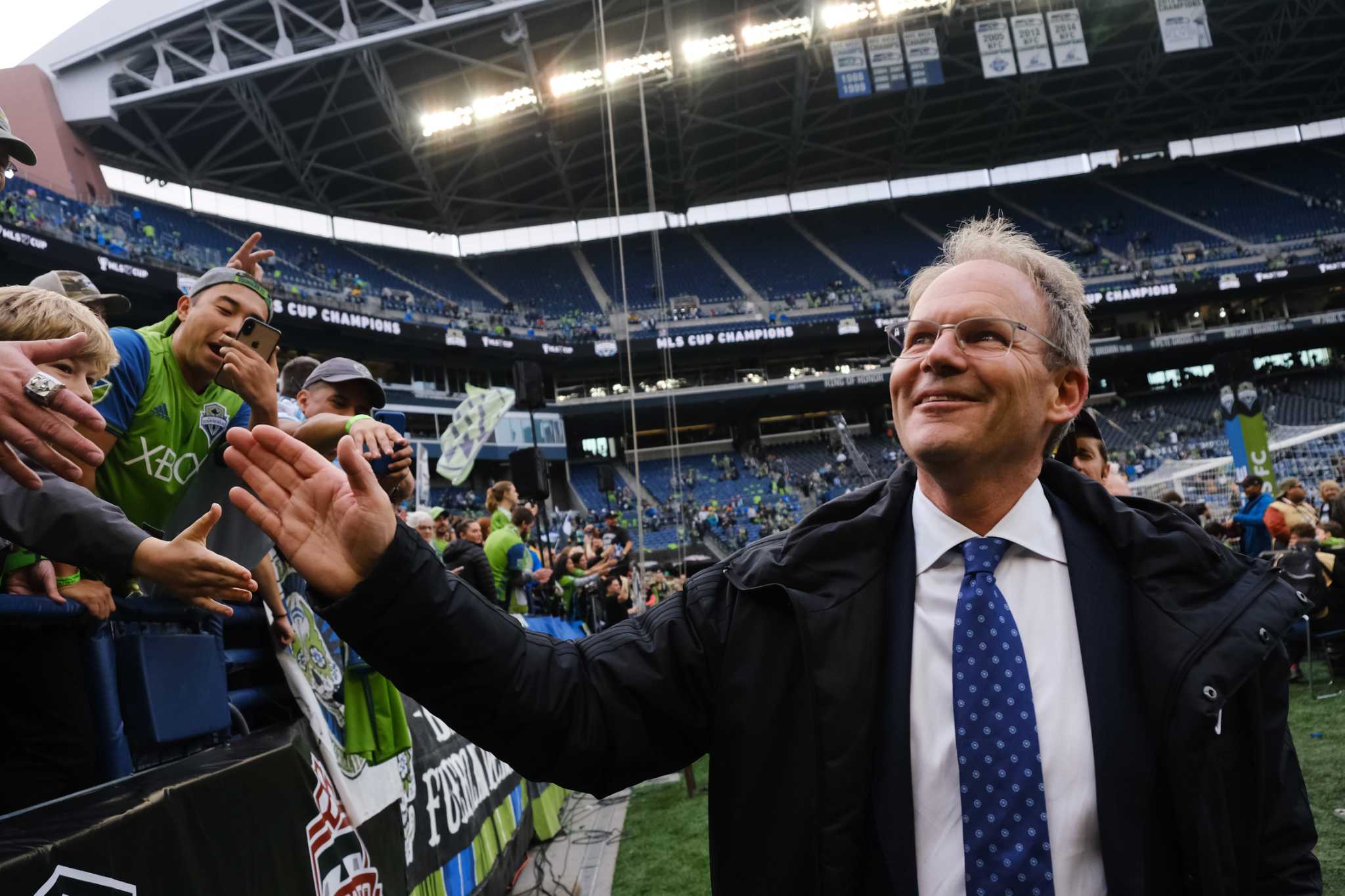 'Seattle is my home': Head coach Brian Schmetzer signs extension with ...