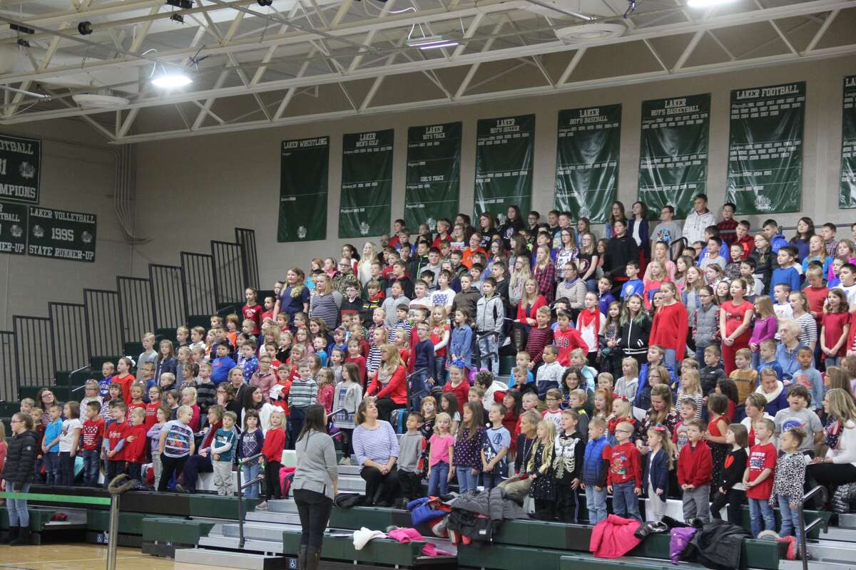 Laker Schools put on presentation honoring veterans