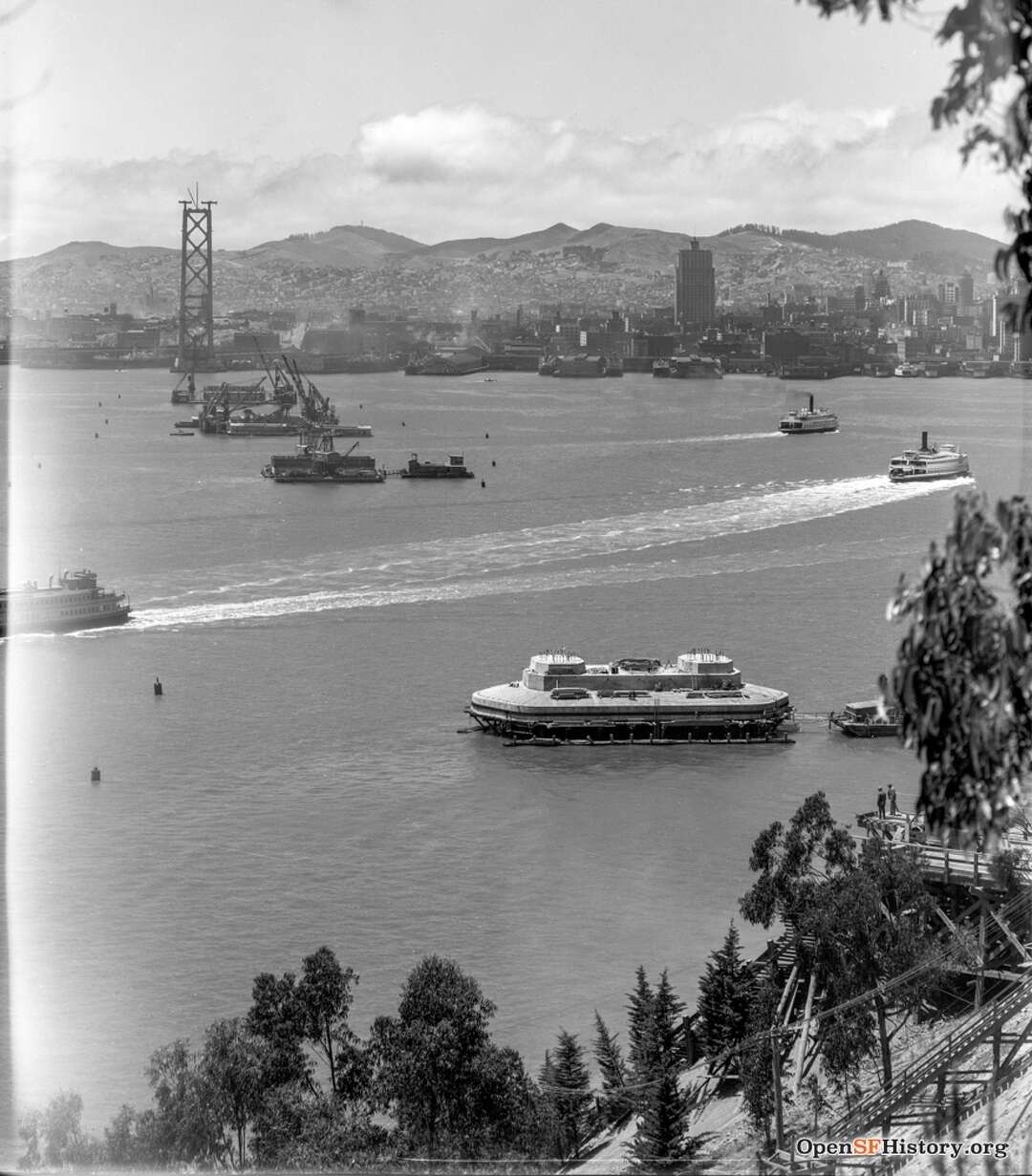 Striking photos show the Bay Bridge under construction
