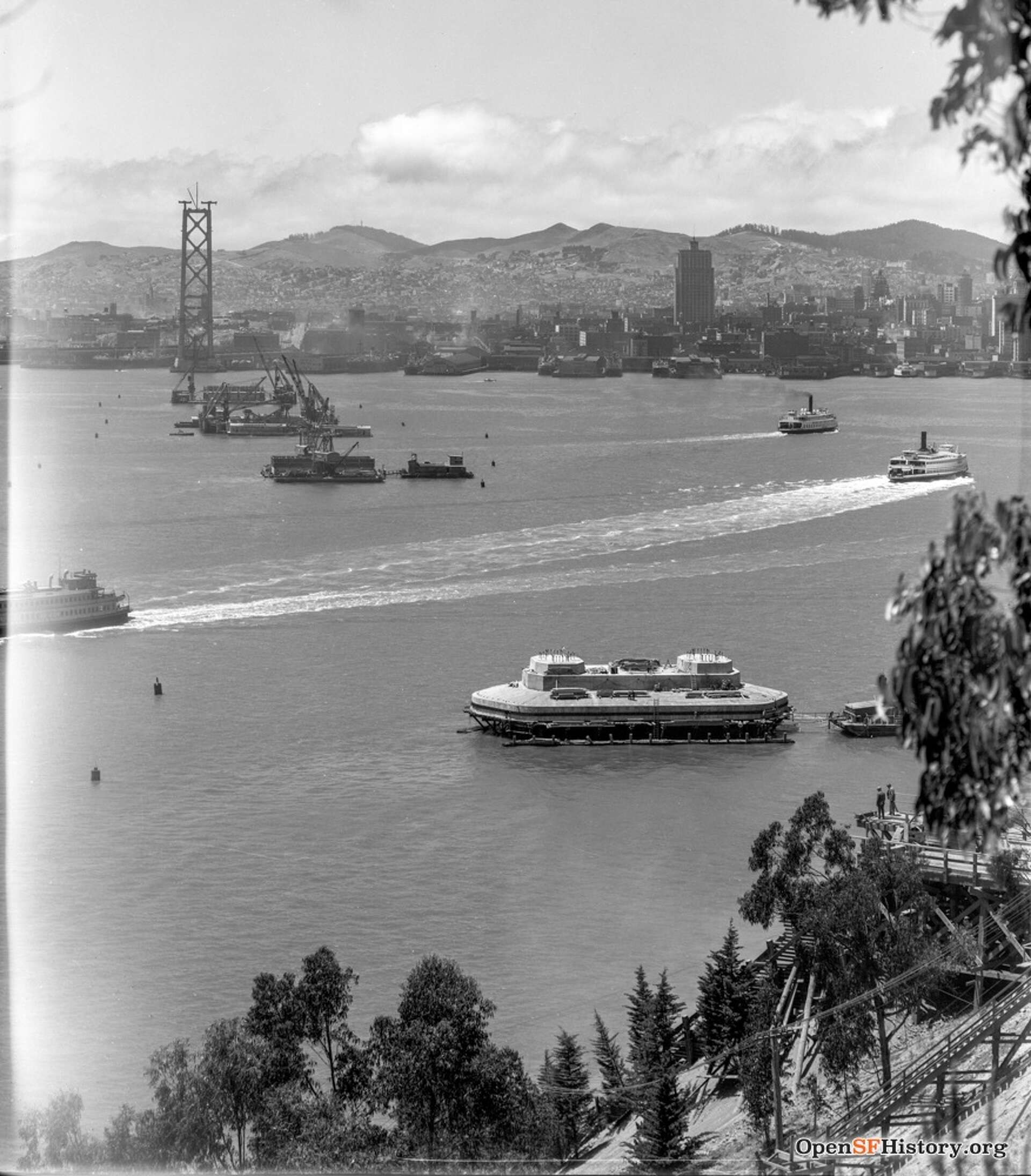 Striking photos show the Bay Bridge under construction