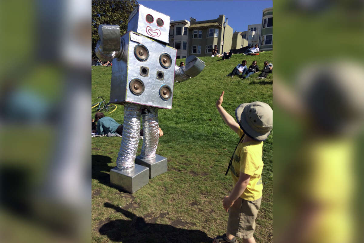That dancing robot in San Francisco's Dolores Park earns $70 an hour ...