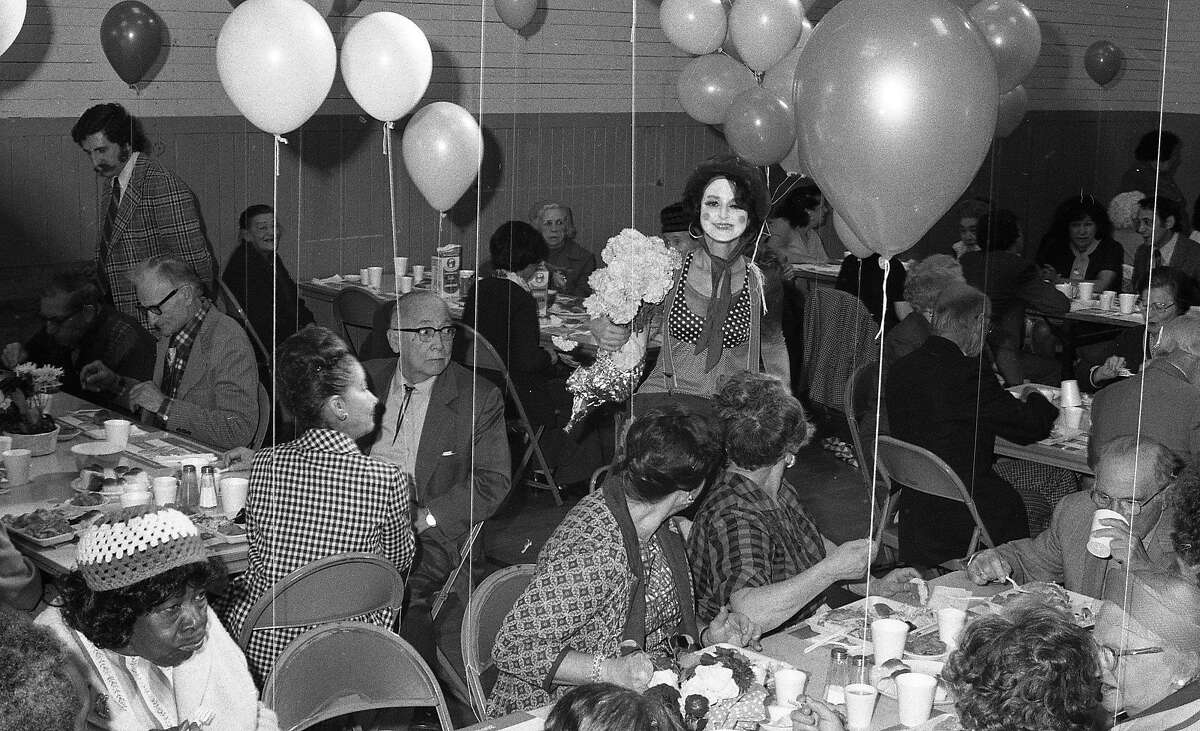Thanksgiving memories: Decades of photos of San Franciscans helping others