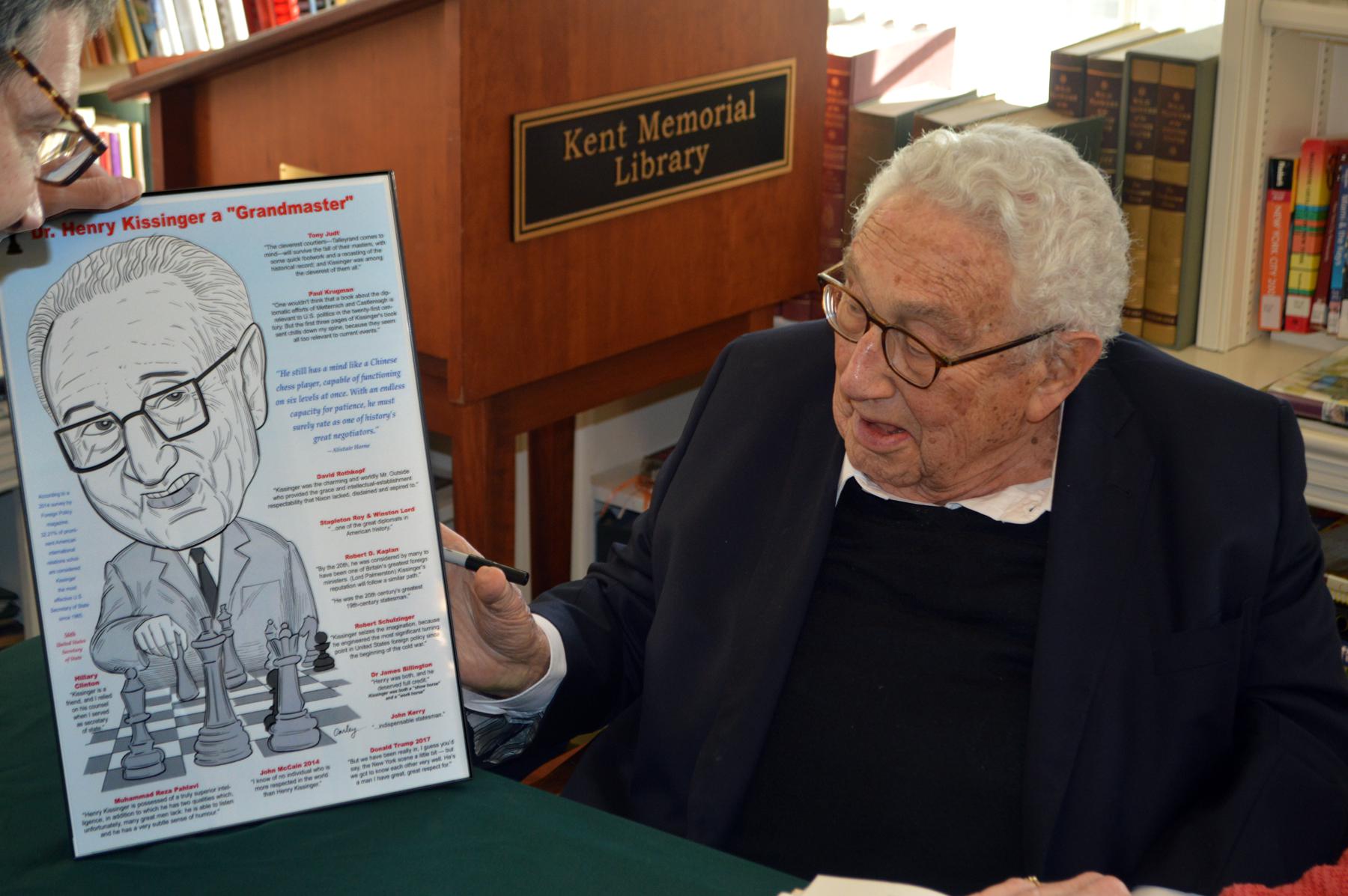 Kissinger visits Kent, receives caricature from artist