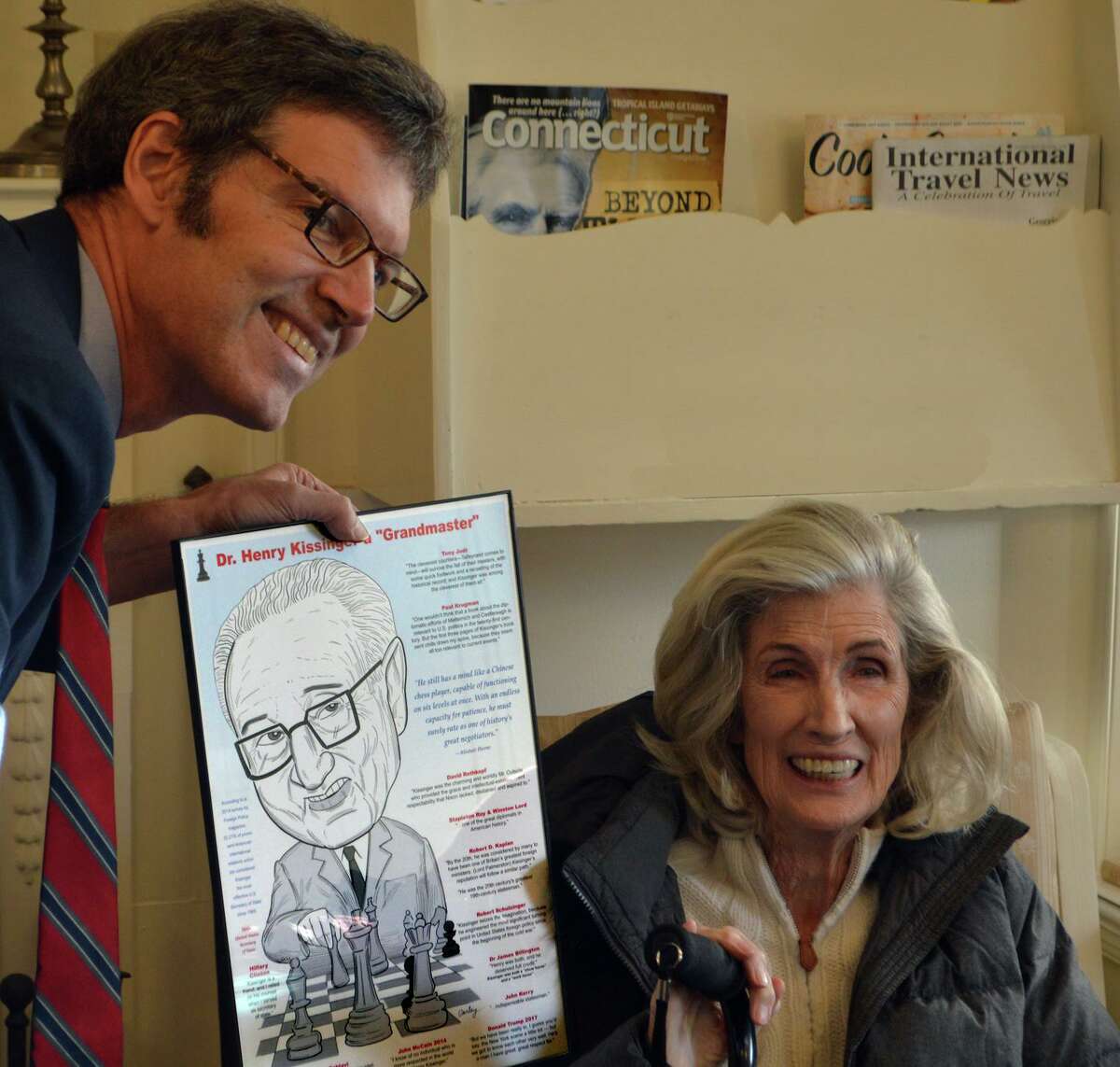 Kissinger visits Kent, receives caricature from artist