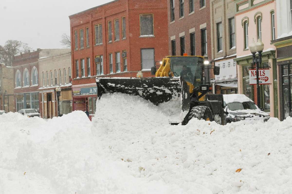 Snowstorm blasts northern Michigan communities