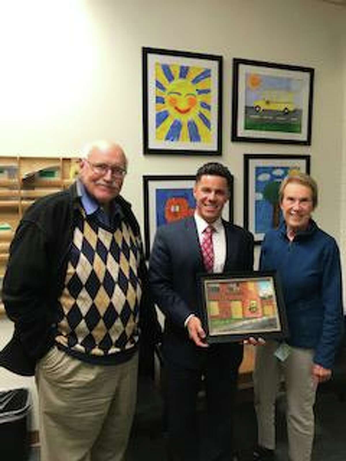 East Hampton commission donates painting to Center School