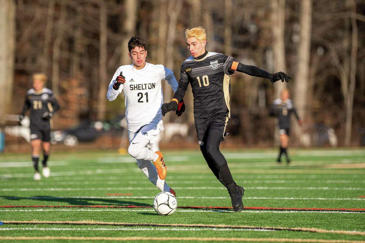 Trumbull marches past Shelton, reaches Class LL quarterfinals