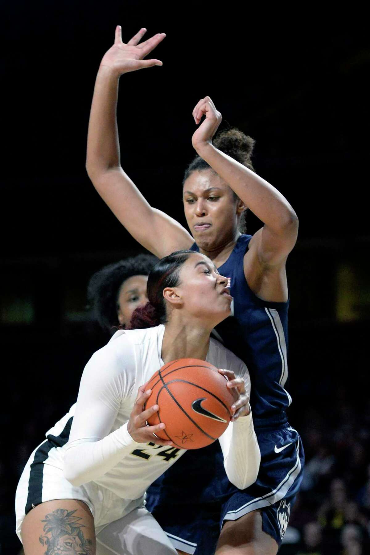 UConn tops Vanderbilt in Dangerfield’s homecoming