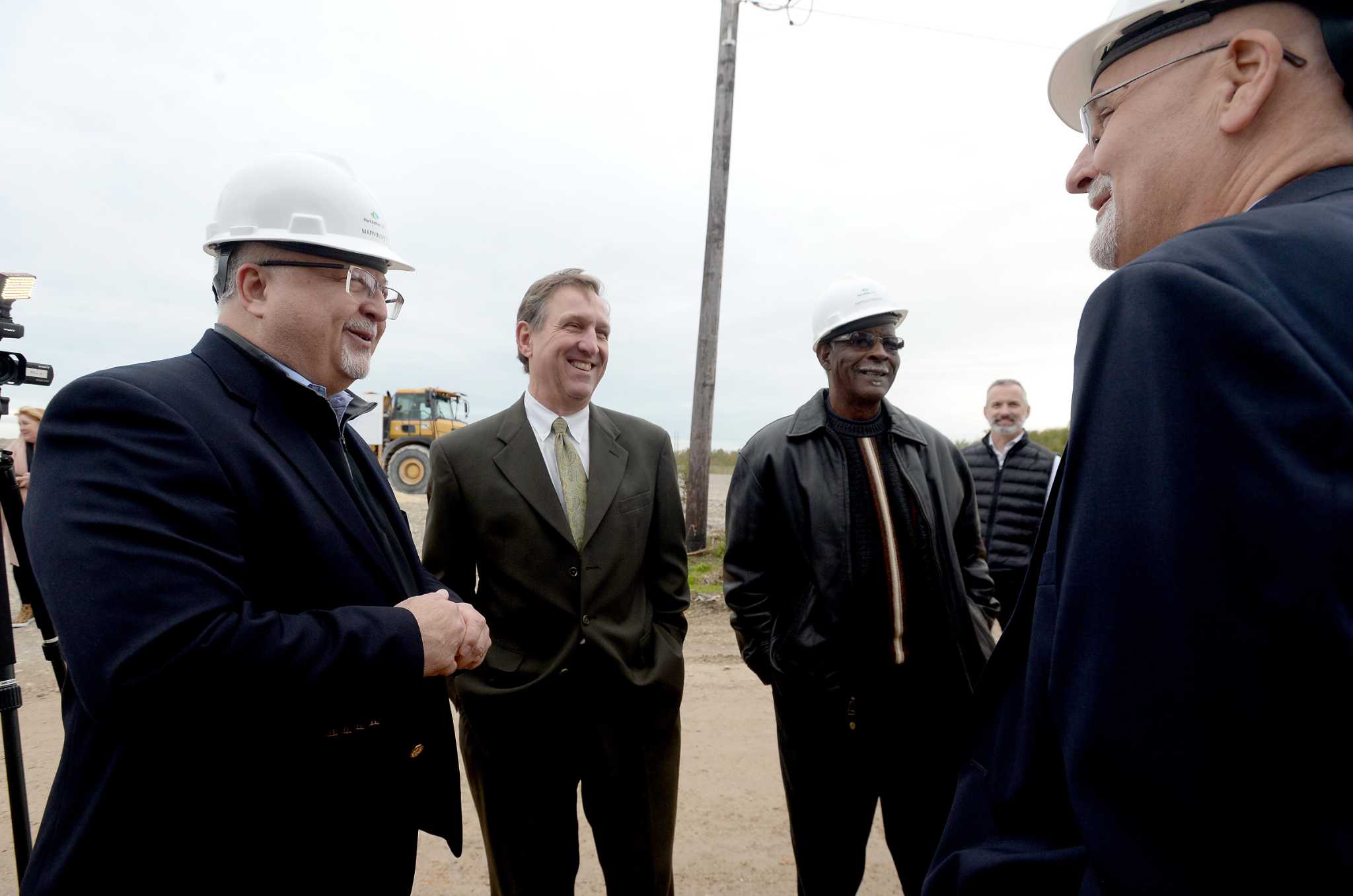 Texas 87 to move for LNG project