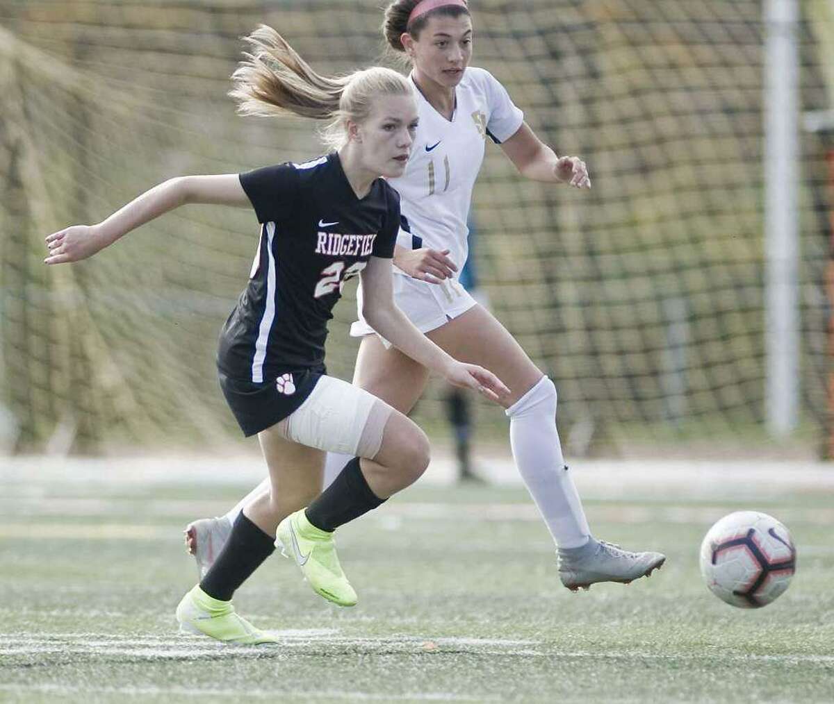 Ridgefield advances to state quarterfinals with 5-2 win