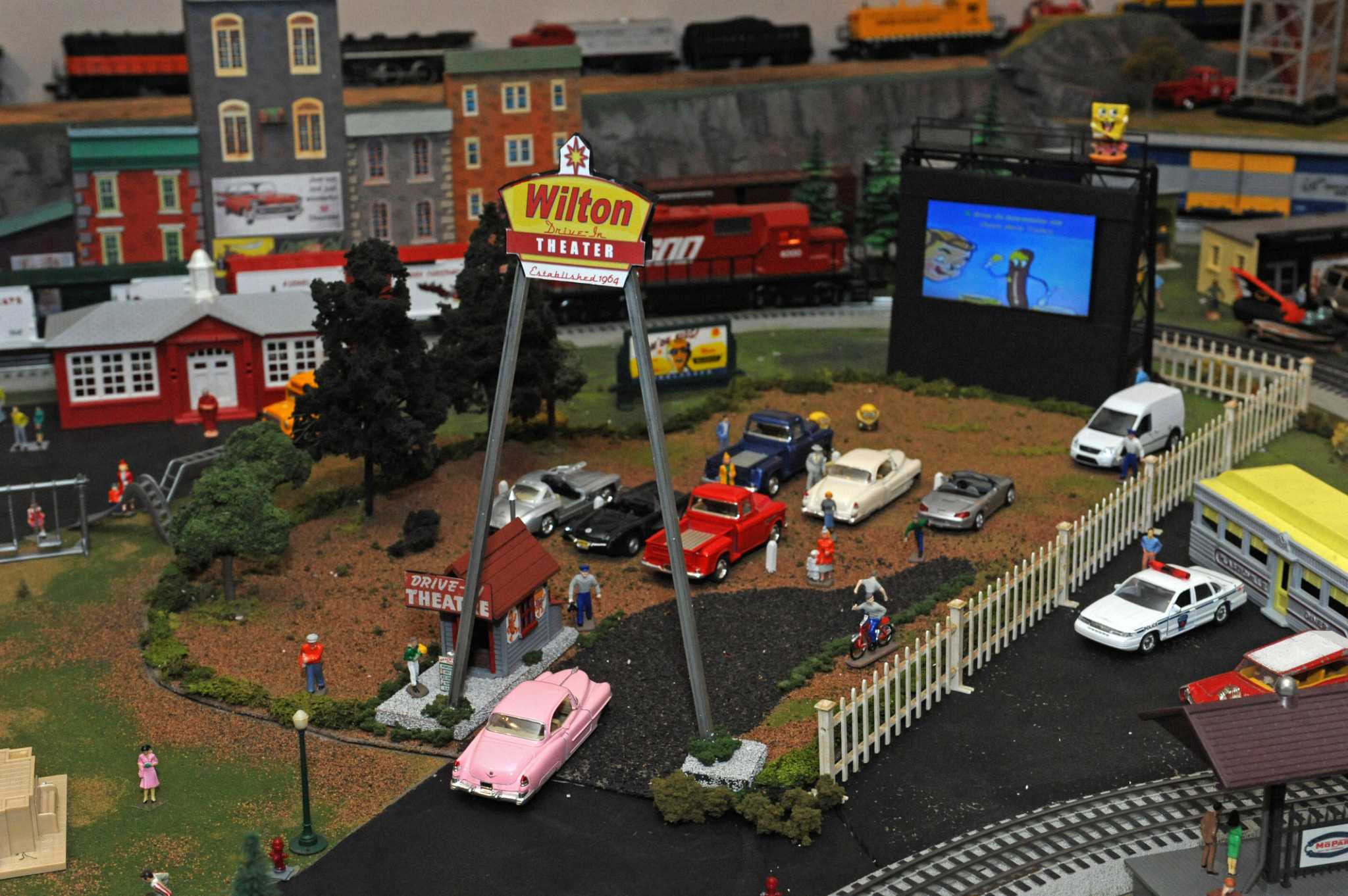 Wilton Bulletin Board — vaping discussion, bees, trains!