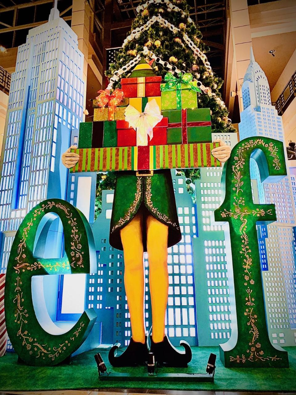 Milford mall puts new, high-tech spin on visit to Santa to draw customers