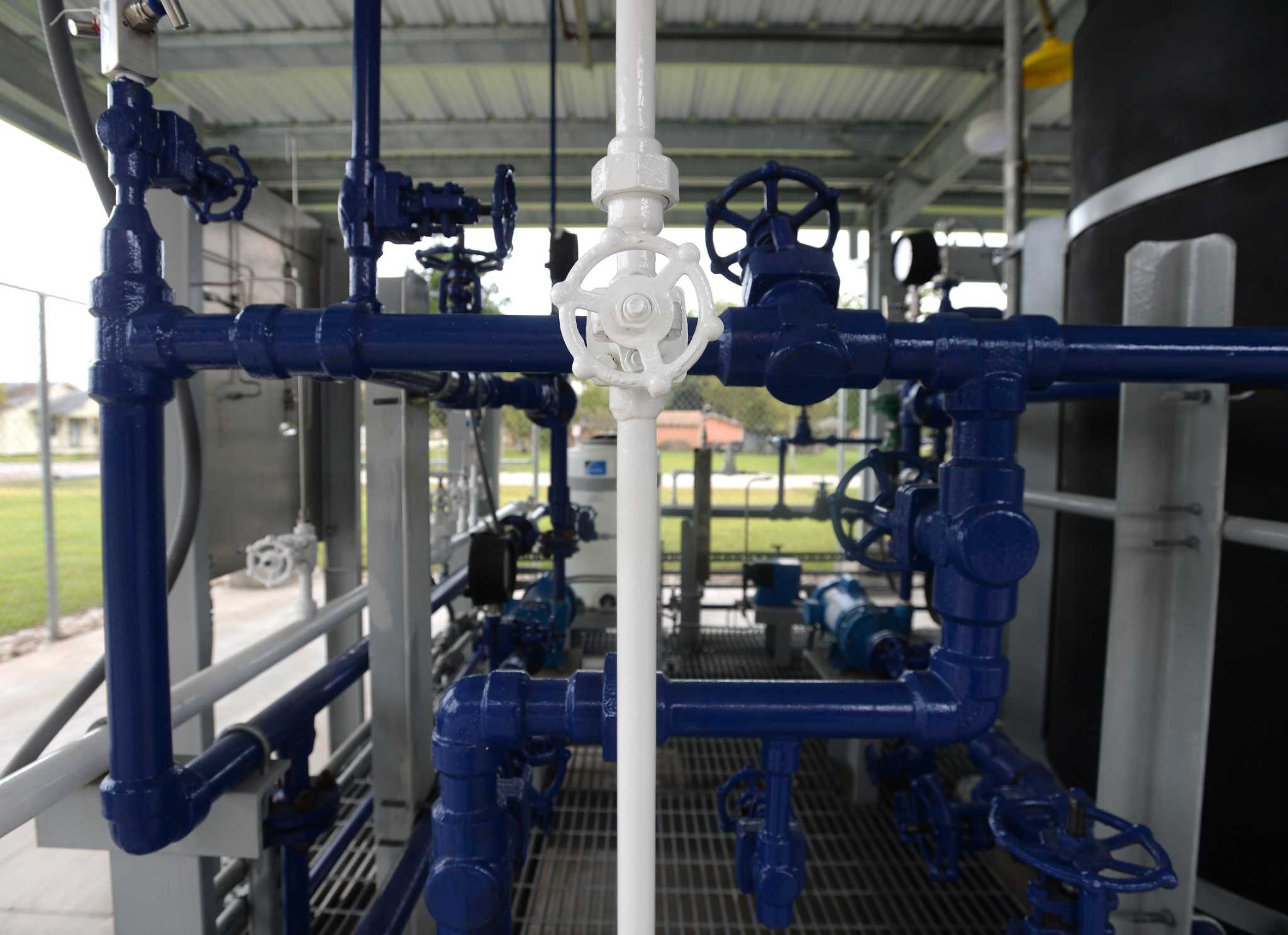 Hands-on training preps students for refinery jobs