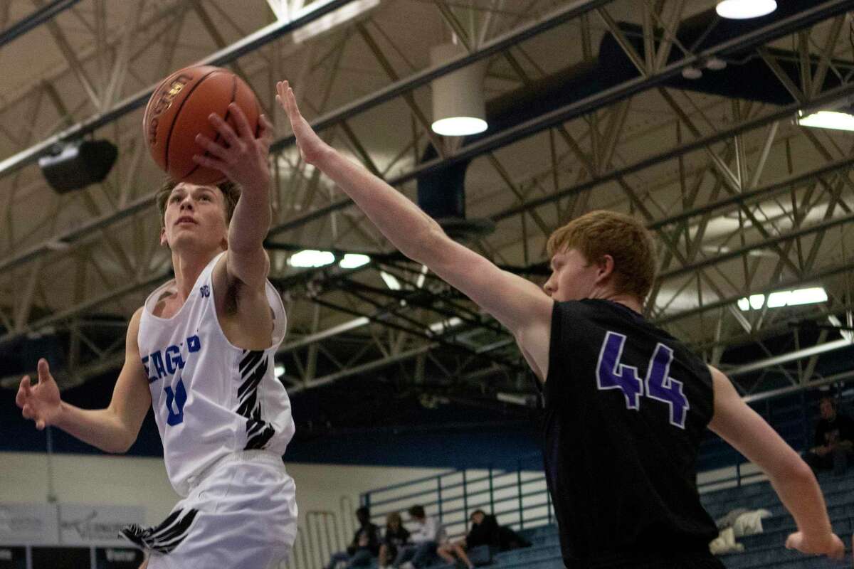BOYS HOOPS: Farmer encouraged by team shaping up at New Caney