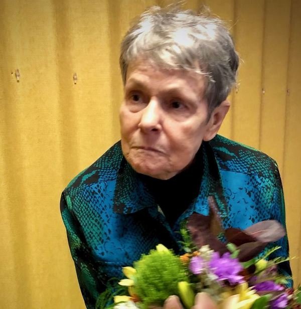 Lakeside Club of Manistee honors Jeannie Lewis