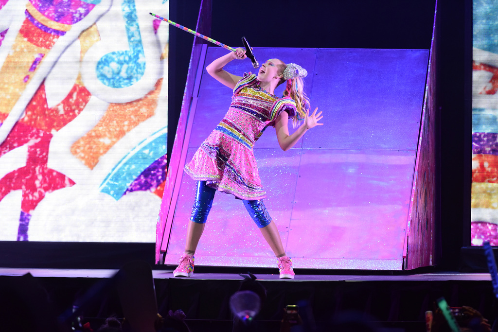 Nickelodeon star JoJo Siwa is coming to Toyota Center