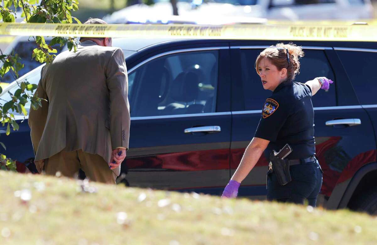 Suspect shot dead during apparent armored truck robbery in Willis