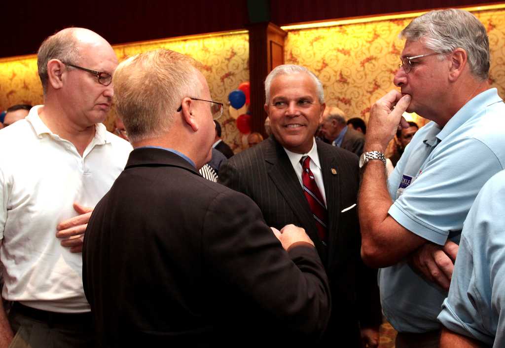 Foley captures narrow win over Fedele