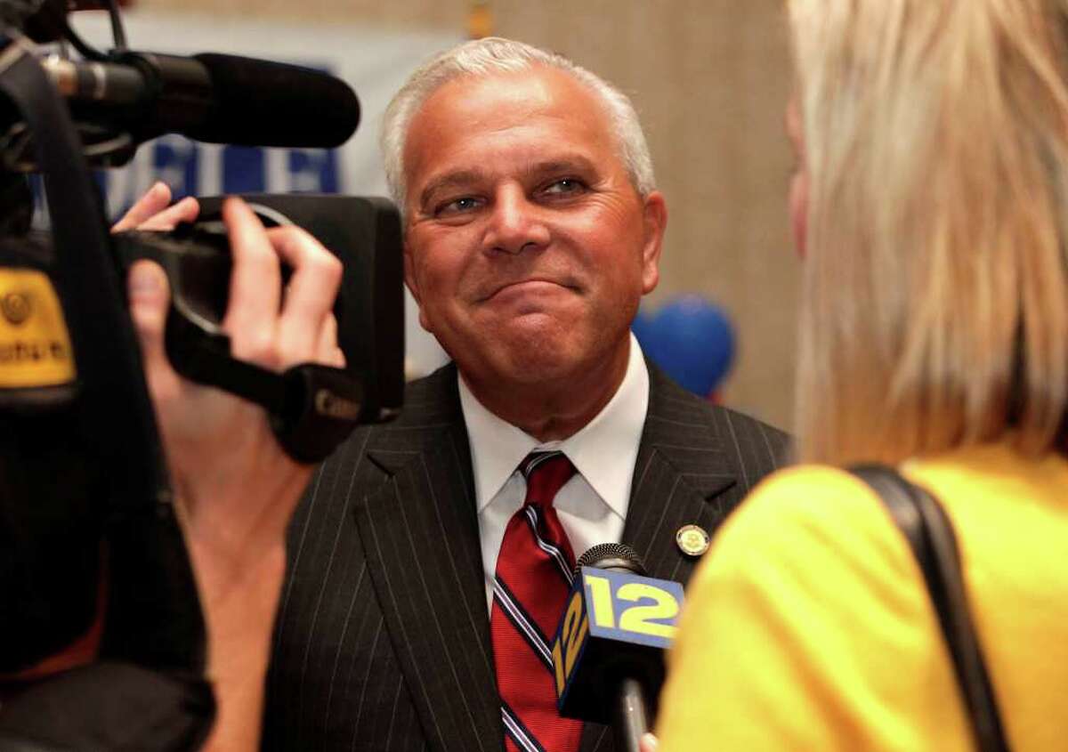 Foley wins GOP governor's battle