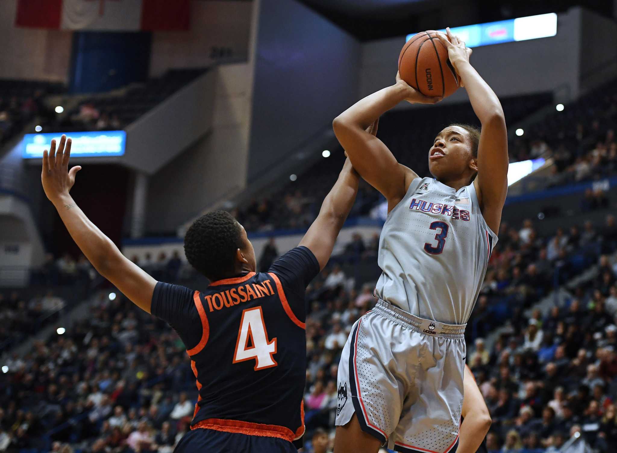 UConn women dial up the intensity in easy win over Virginia
