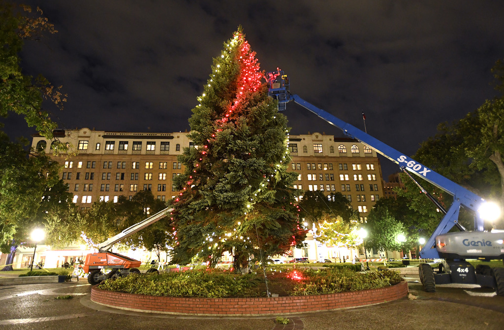 Workers test San Antonio's Christmas tree for official lighting ...