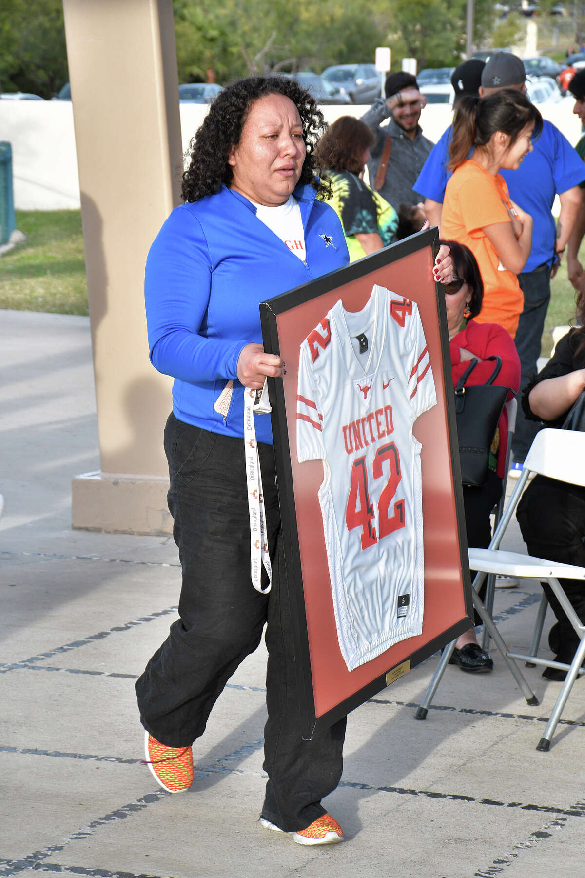Hundreds gather at Laredo park in remembrance of United football player ...
