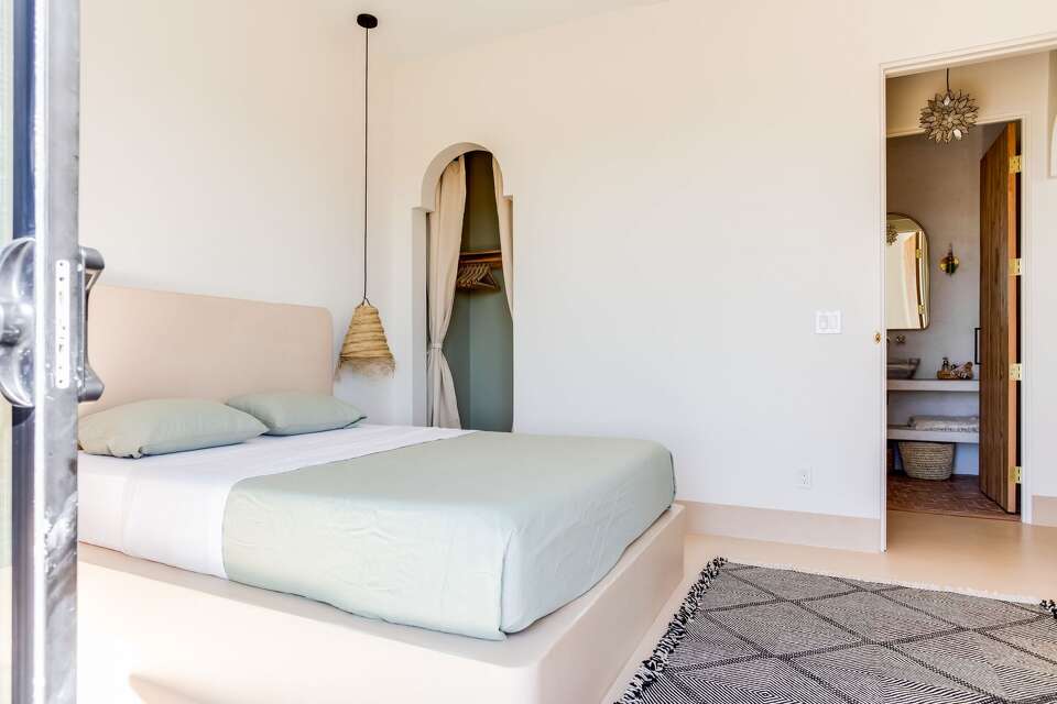 Step inside a Joshua Tree home that mixes Mediterranean and ...