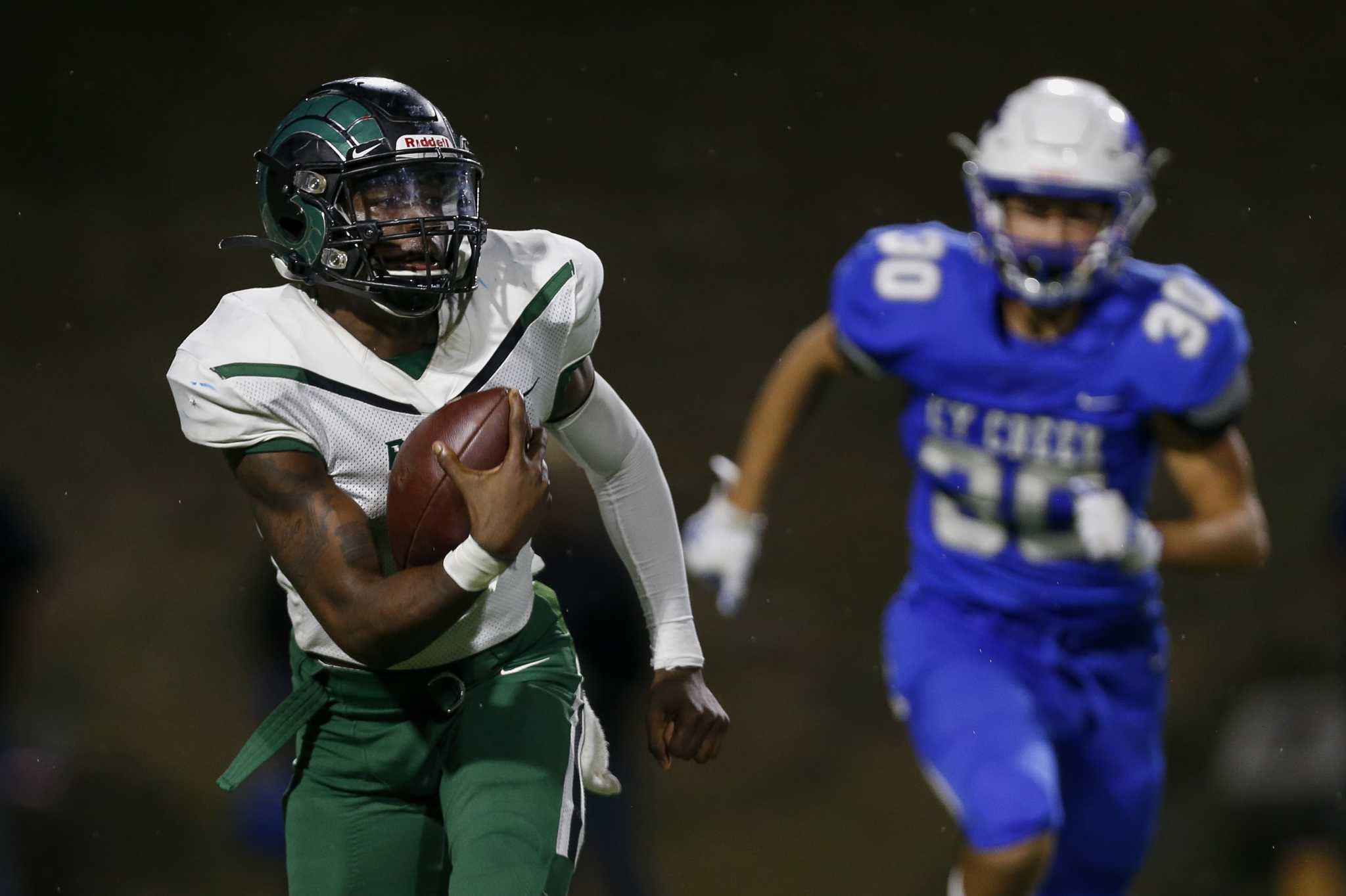 Katy ISD quarterback charged with aggravated robbery