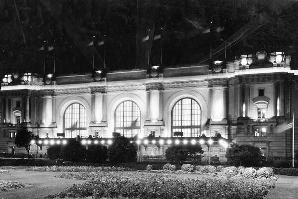 Long-lost Civic Auditorium photos: SF’s early parties, balls ...
