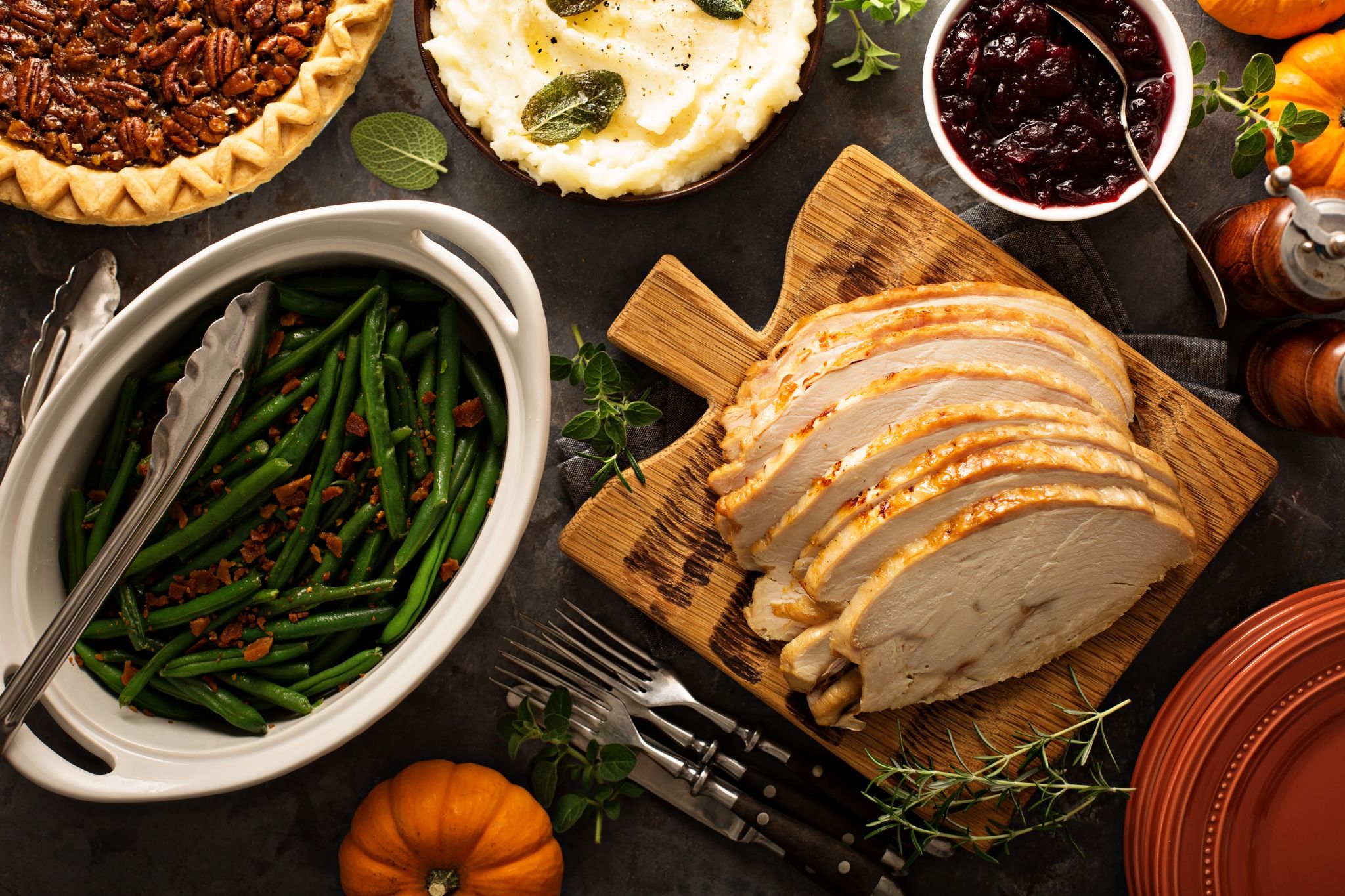 Here's what you can and can't feed your pets for Thanksgiving