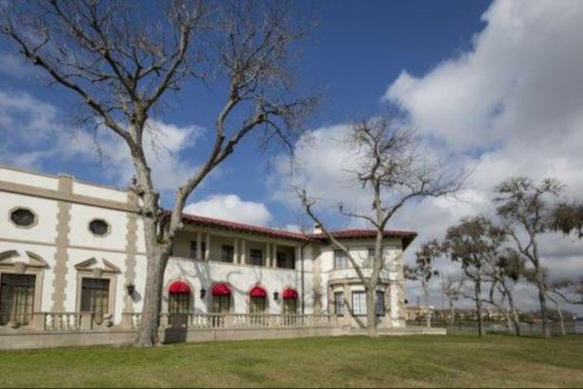Historic 1929 Clear Lake mansion owned by Hakeem Olajuwon is being ...
