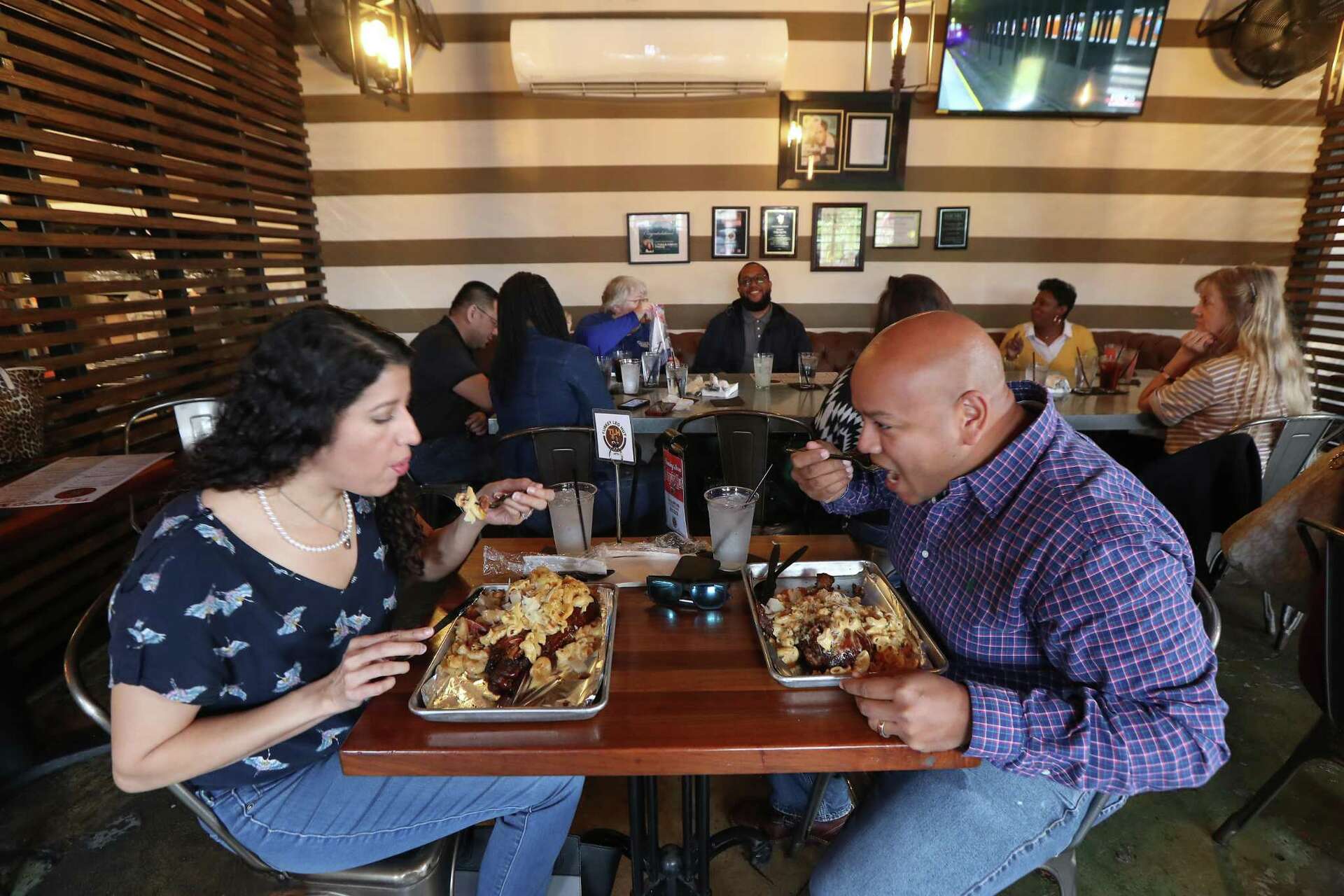 Turkey Leg Hut in Houston: 5 things to know about popular food stop