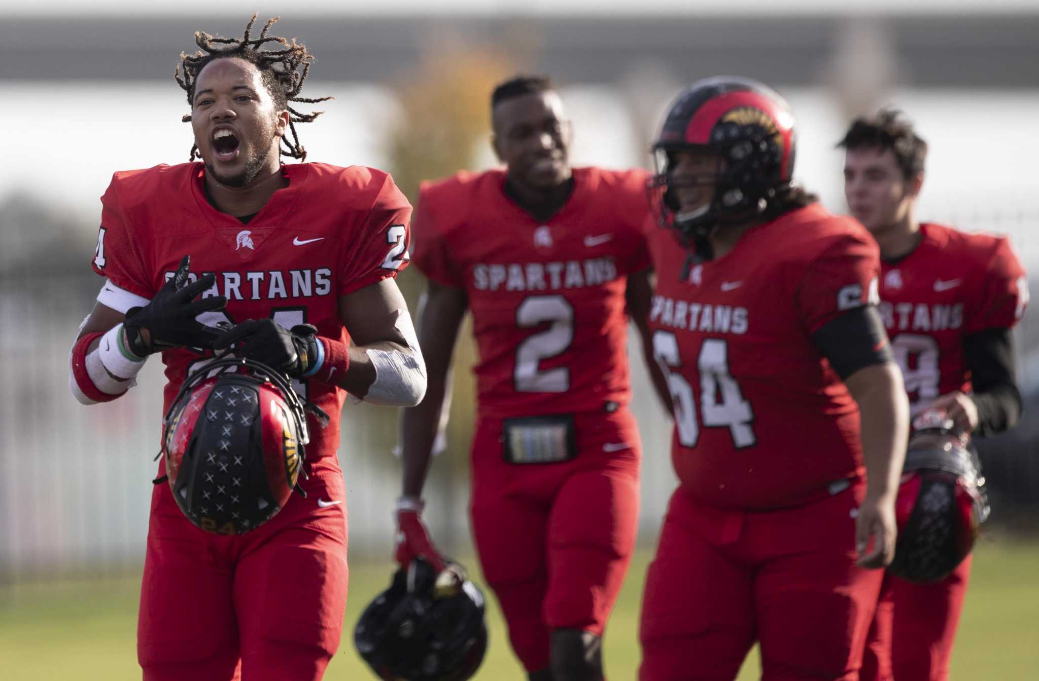 FOOTBALL: Porter stymied by Manor rushing attack, falls in area round