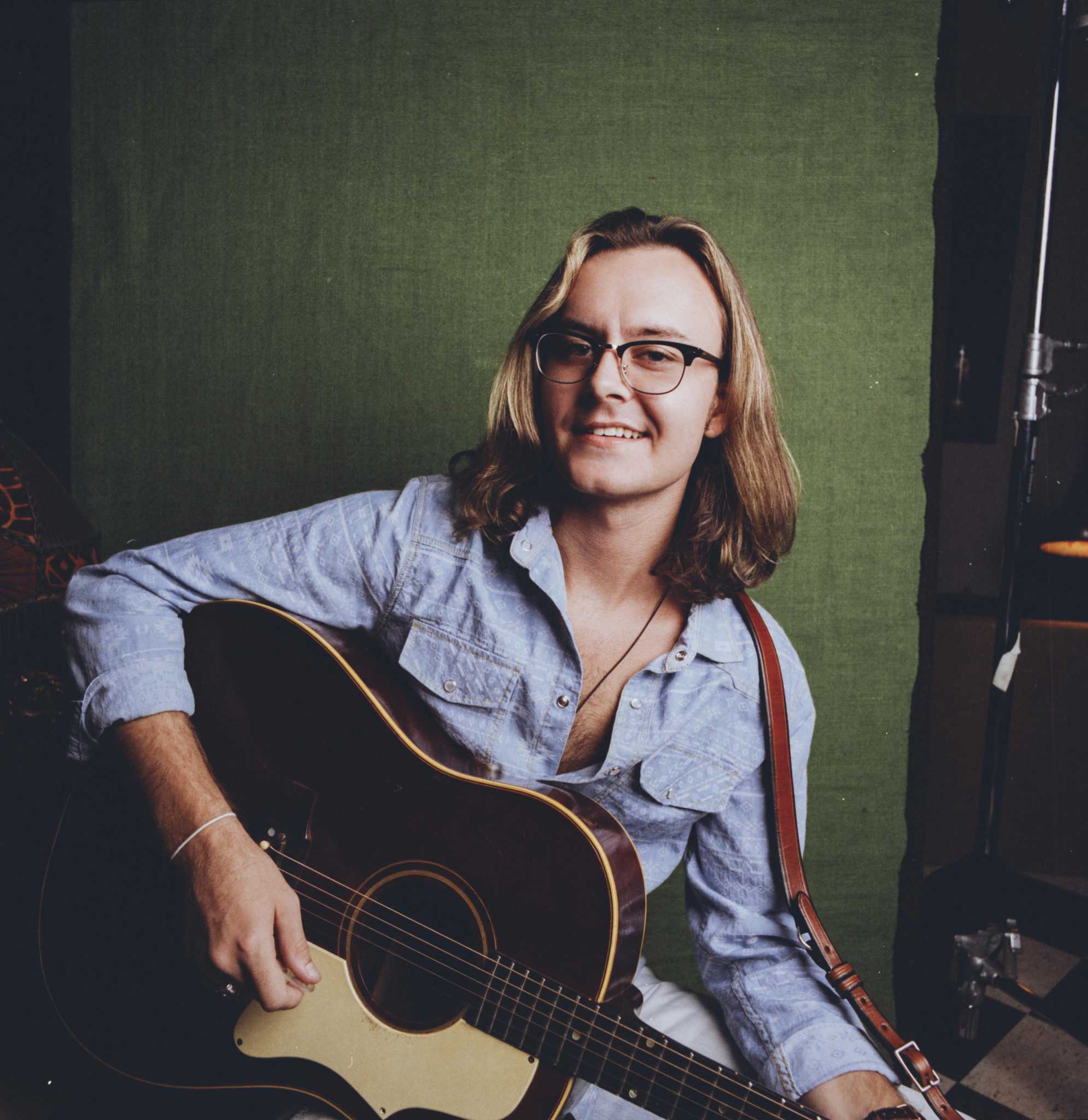 Dee White sounds like an old country soul . . . at 20