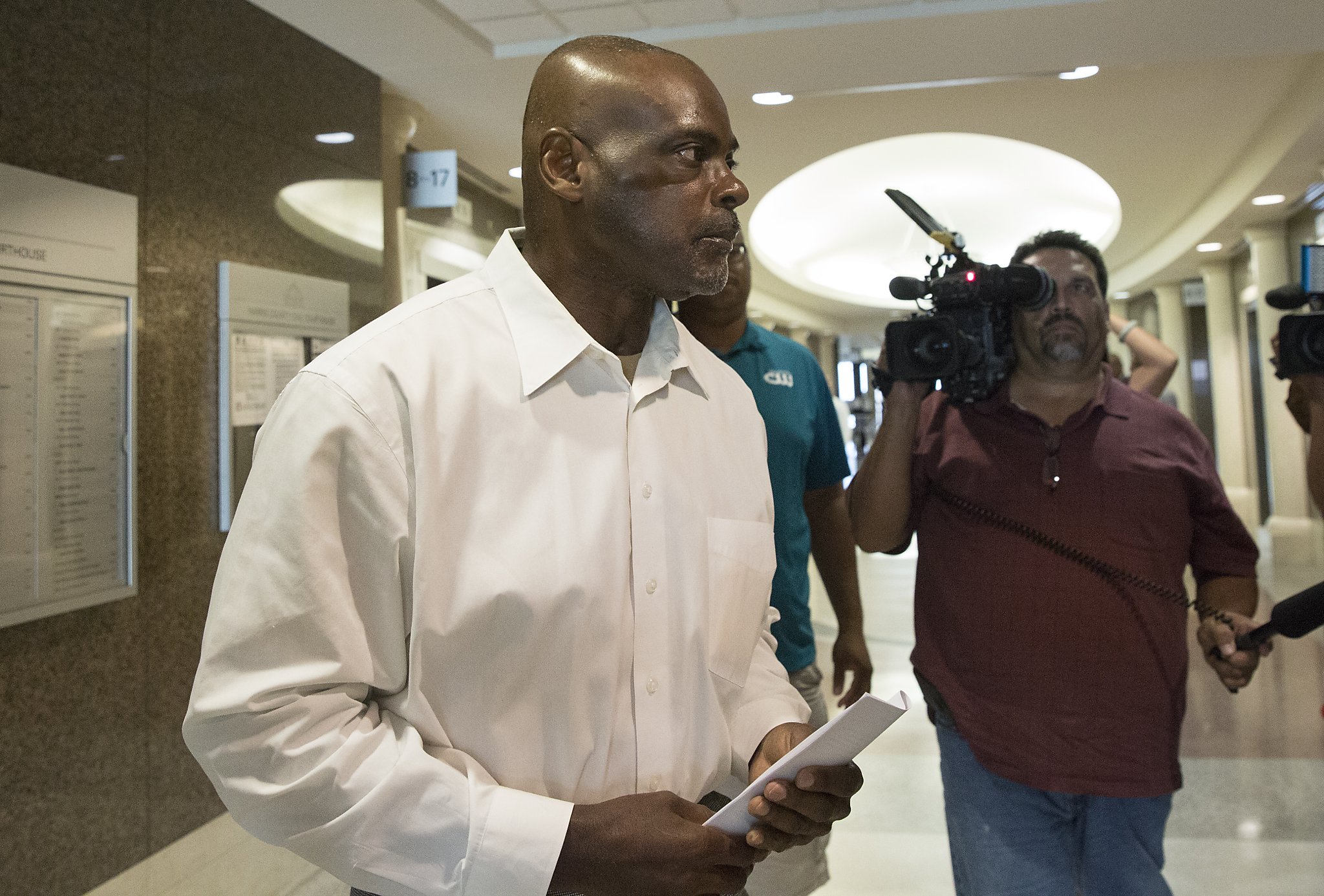 Man who says false claims by Goines led to his imprisonment sues the ...