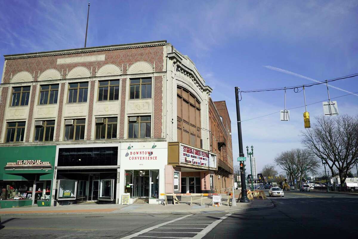 Prominent downtown Schenectady building falling apart