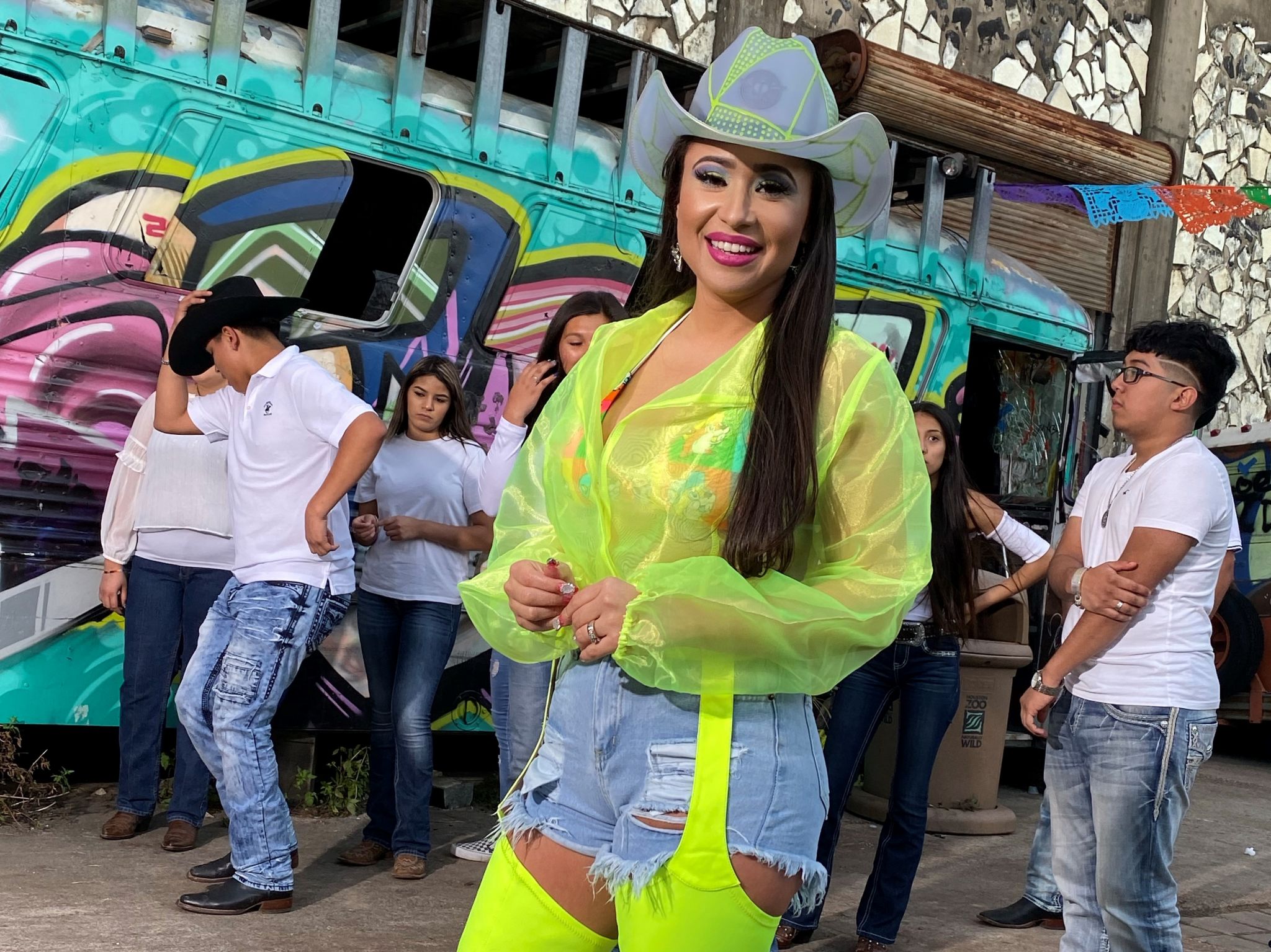 Video premiere: Houston singer Amanda Solis invites you to dance and ...