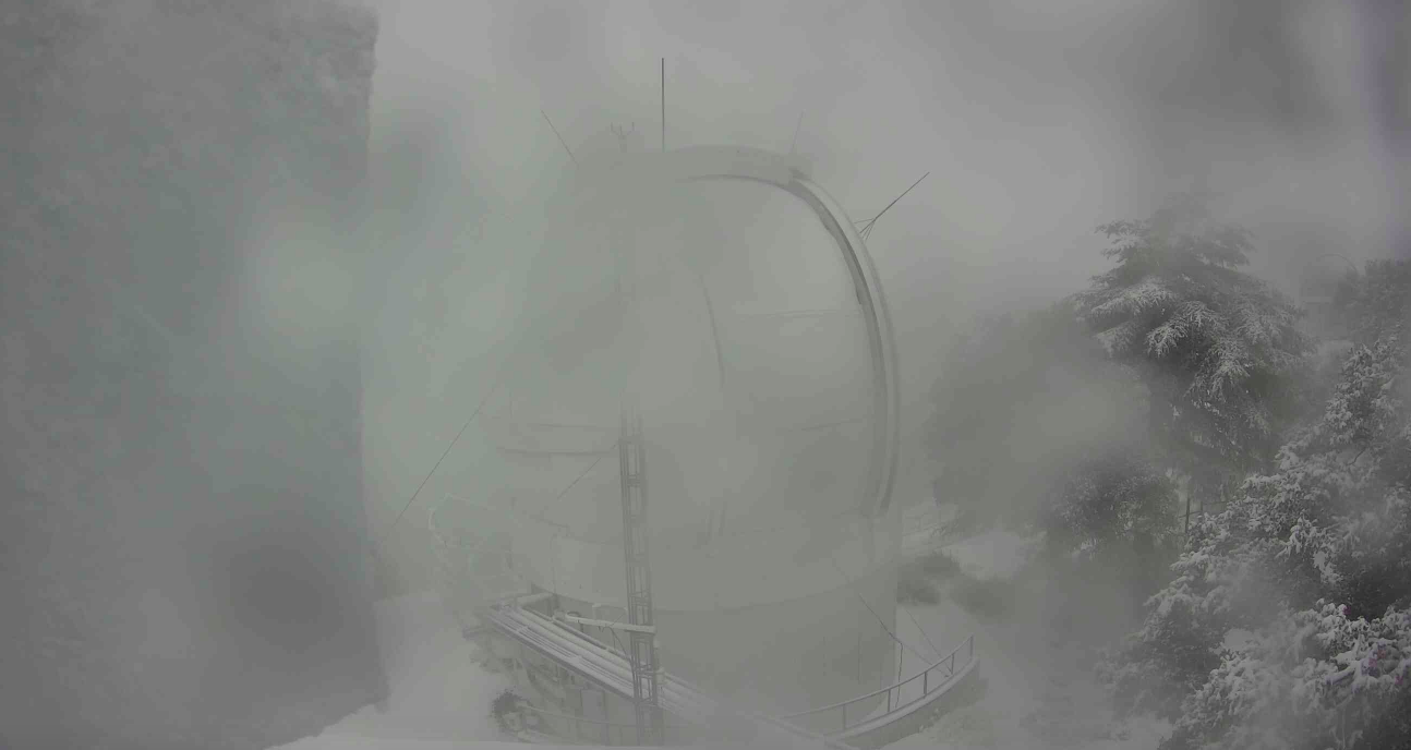 Bay Area wakes up to snow on mountain peaks