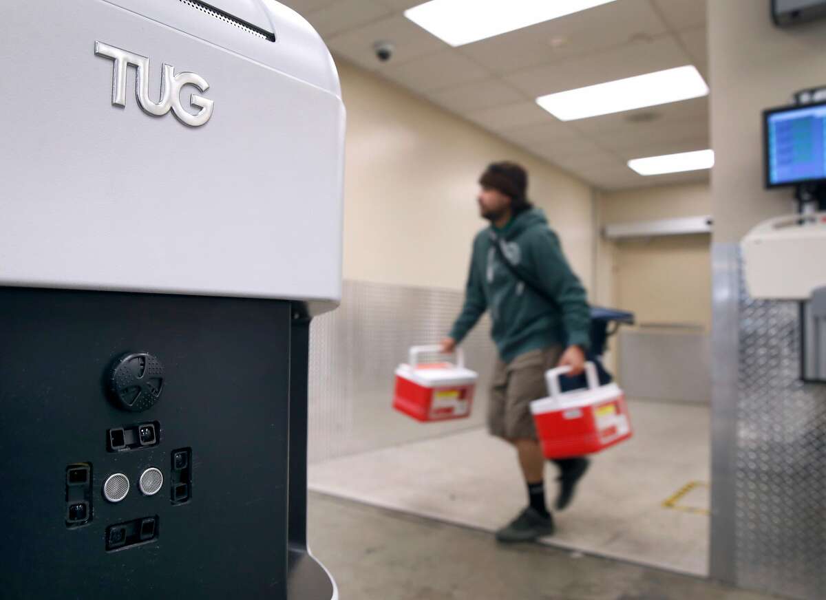 Need hospital linens? At new Stanford Hospital, call the robot