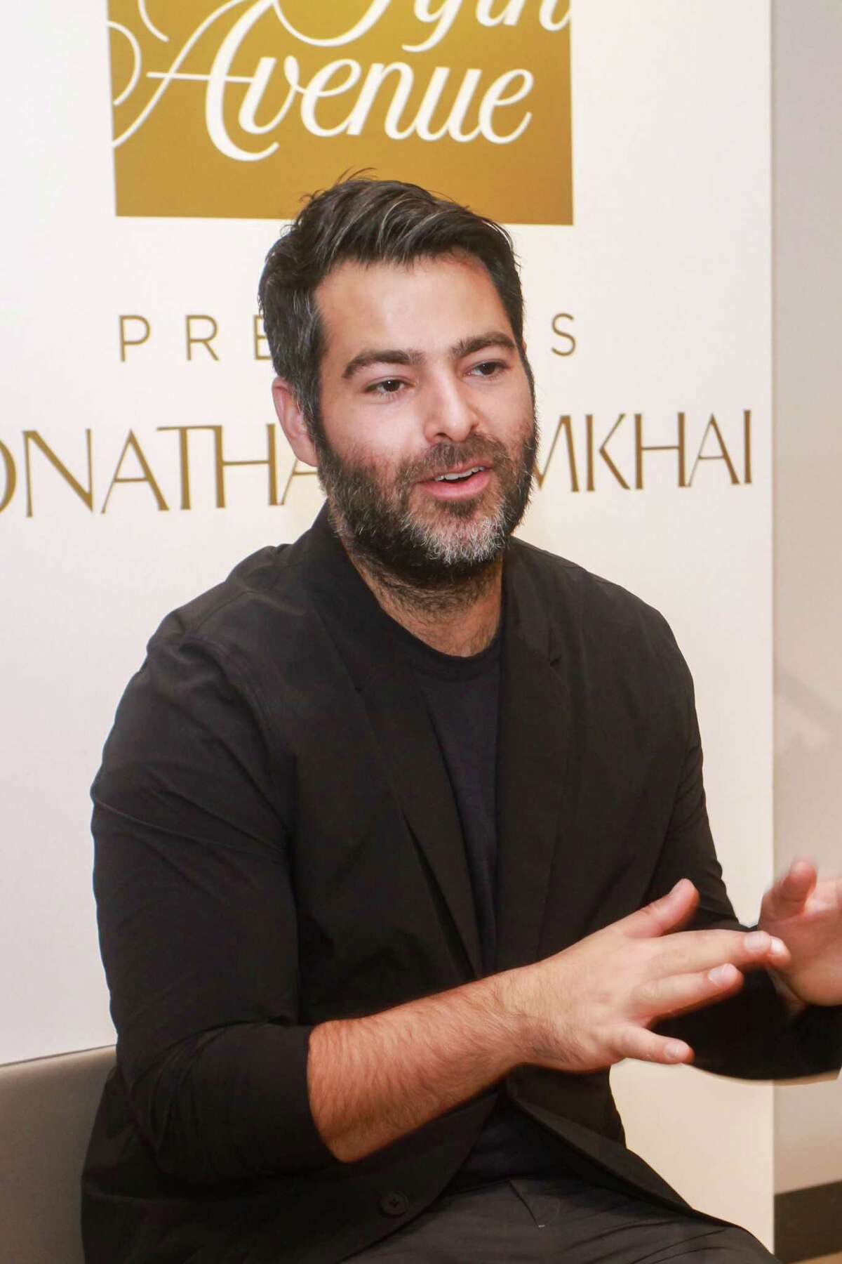Fashion designer Jonathan Simkhai helps ‘it’ girls, Saks VIPs shop his ...